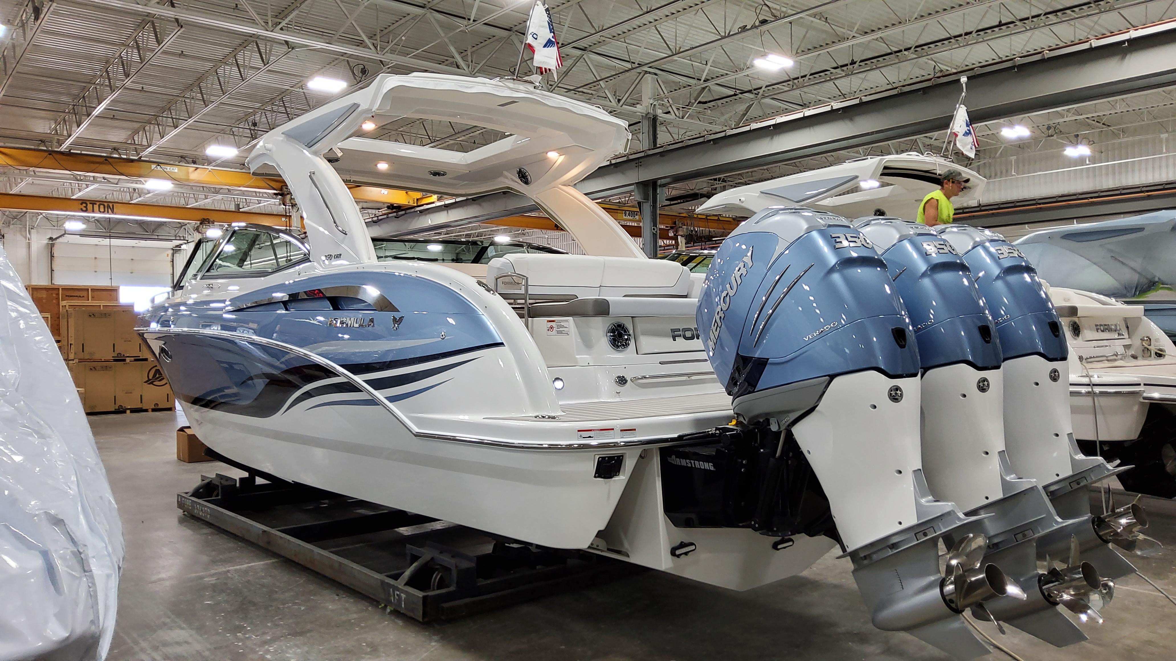 2023 Formula 350 Crossover Bowrider Express Cruiser for sale - YachtWorld