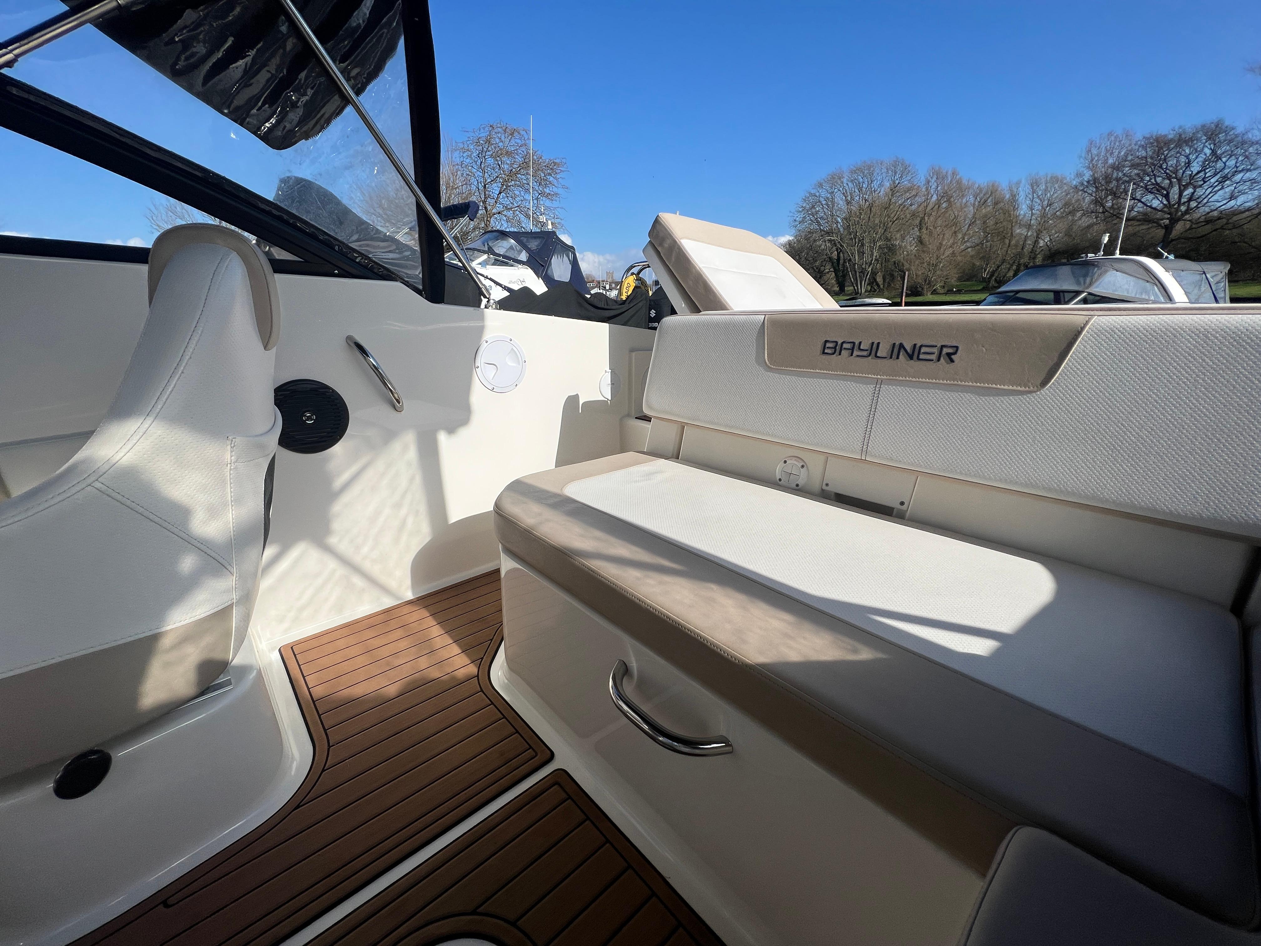 2017 Bayliner VR5 Cuddy Cuddy Cabin for sale - YachtWorld