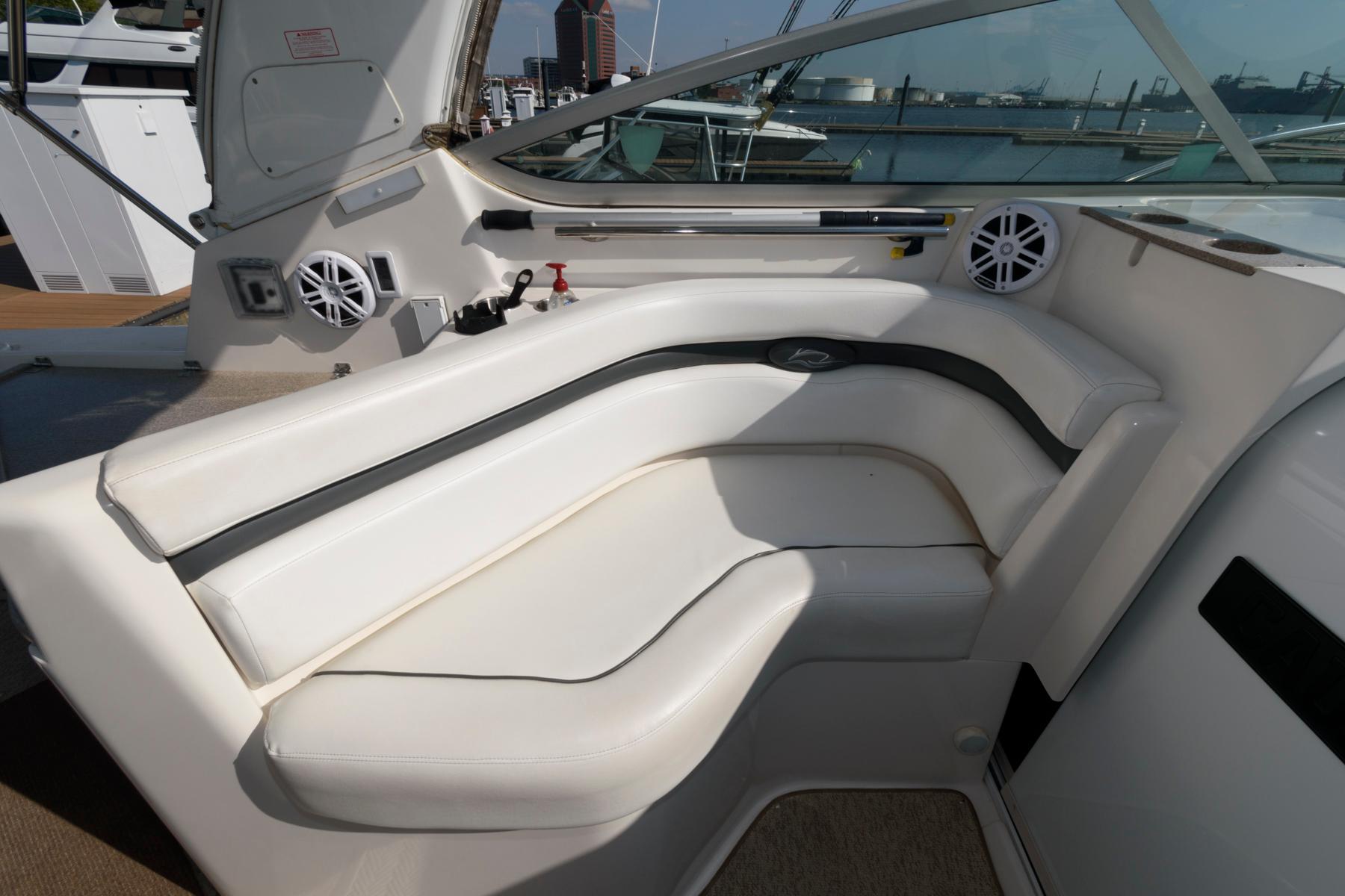 2008 Rinker 350 Express Cruiser Cruiser for sale - YachtWorld