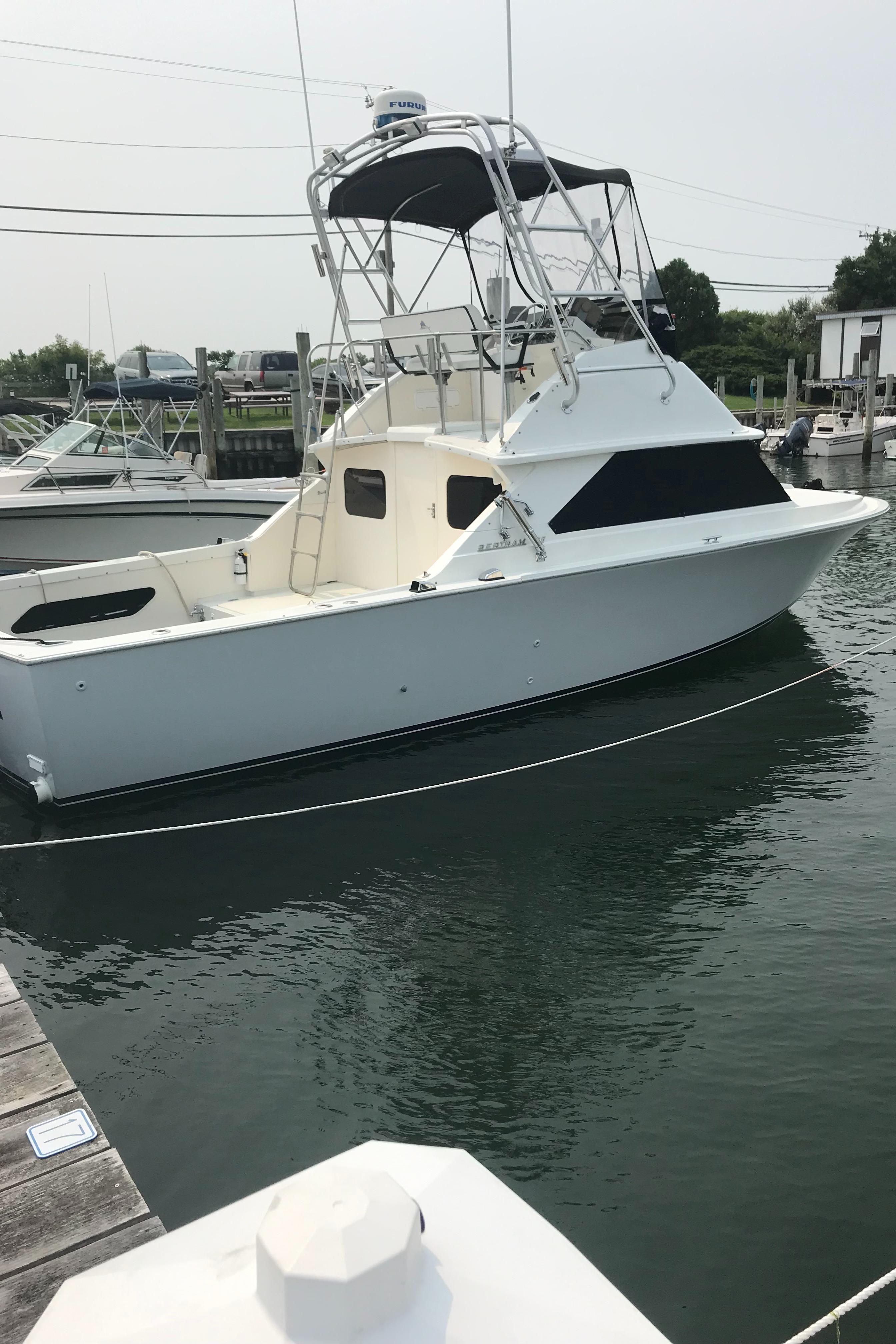 Bertram 28 Flybridge Cruiser Boat For Sale - Waa2