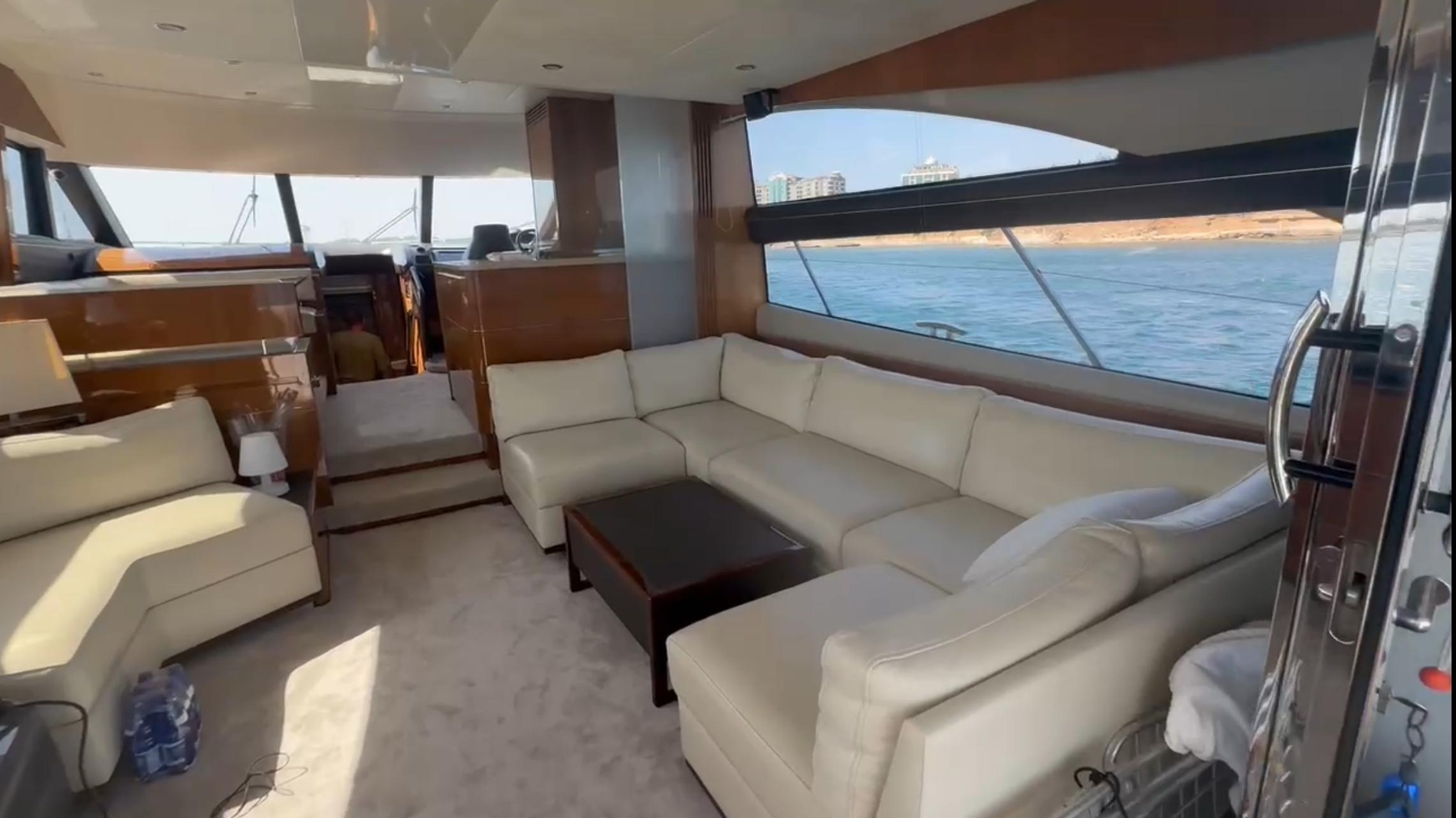 2012 Princess 60 Flybridge Motor Yacht Bateaux flybridge à vendre ...