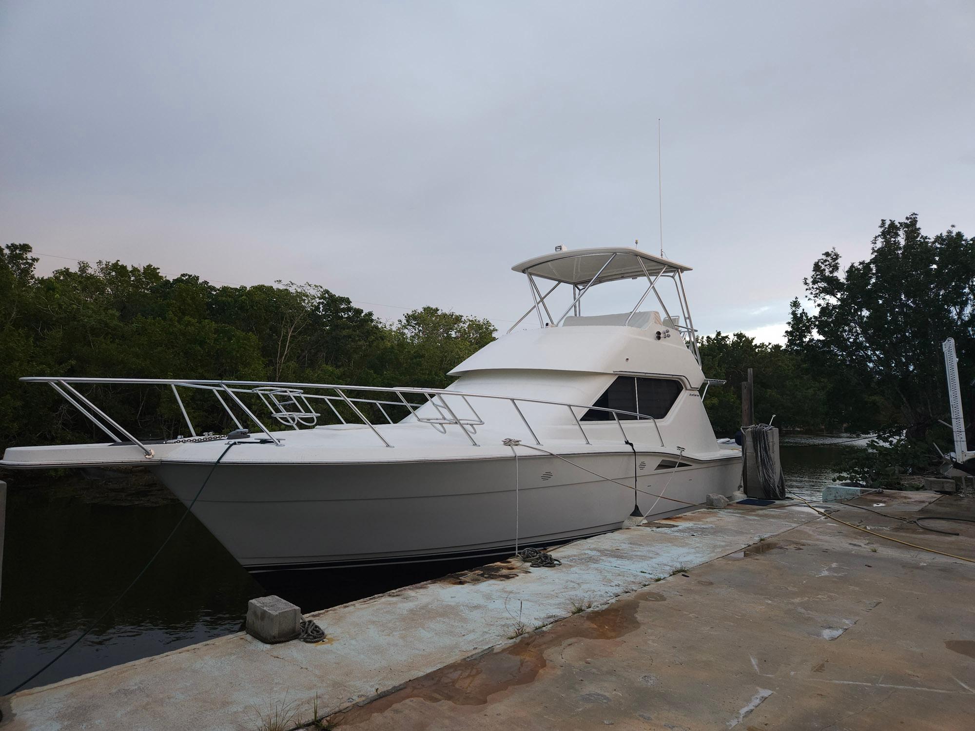 Hatteras 39 Convertible Usado en Florida - Cosas de Barcos