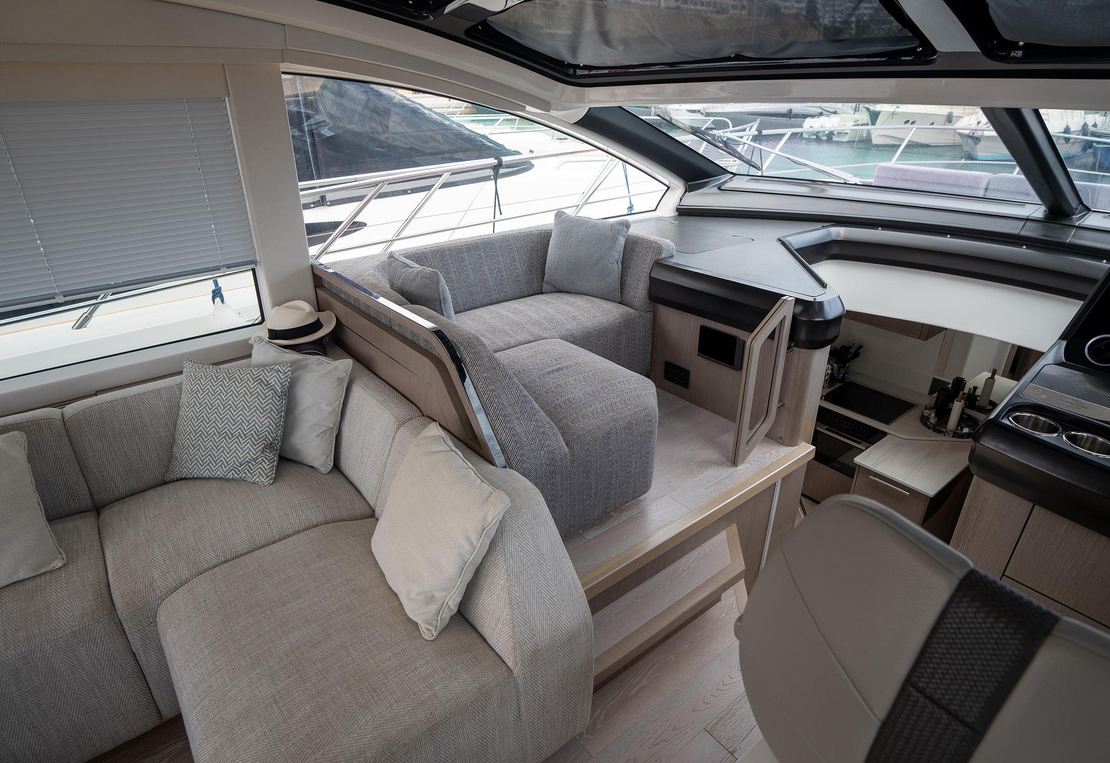 2022 Sunseeker Predator 55 EVO Motoryachter til salgs- YachtWorld
