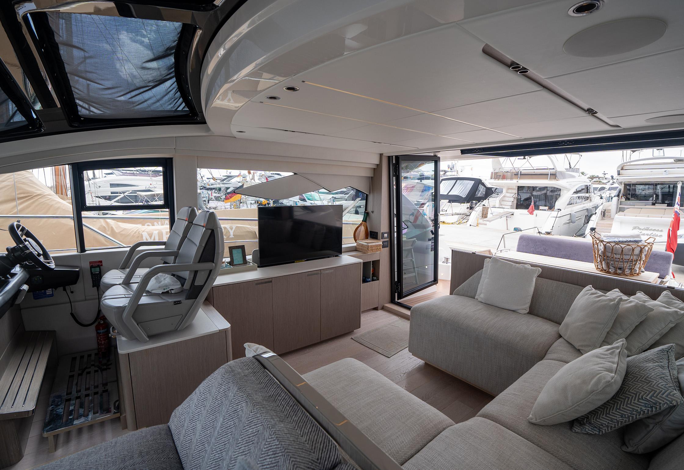 2022 Sunseeker Predator 55 EVO Motoryachter til salgs- YachtWorld