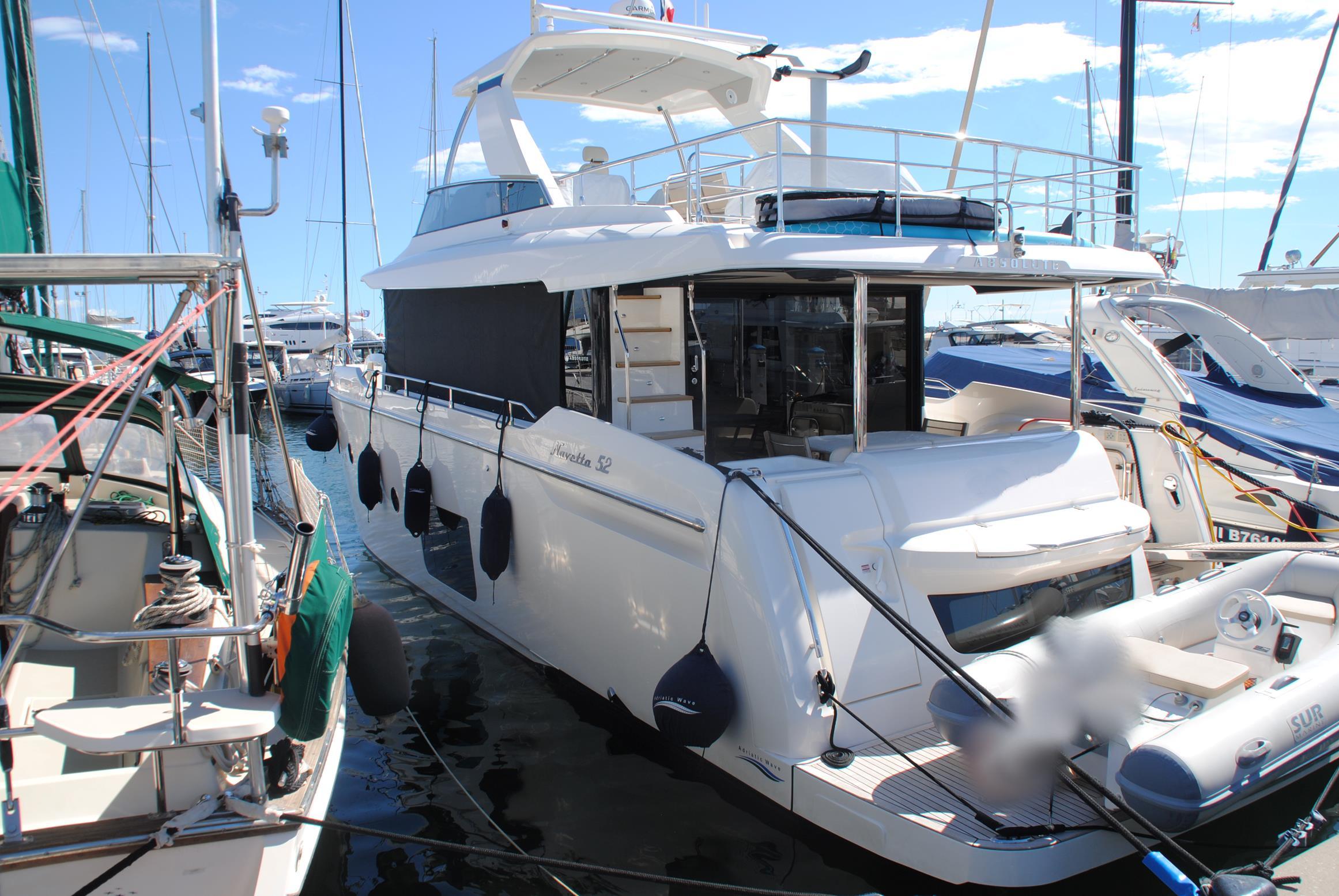 Used 2017 Absolute 52 Navetta | Youboat