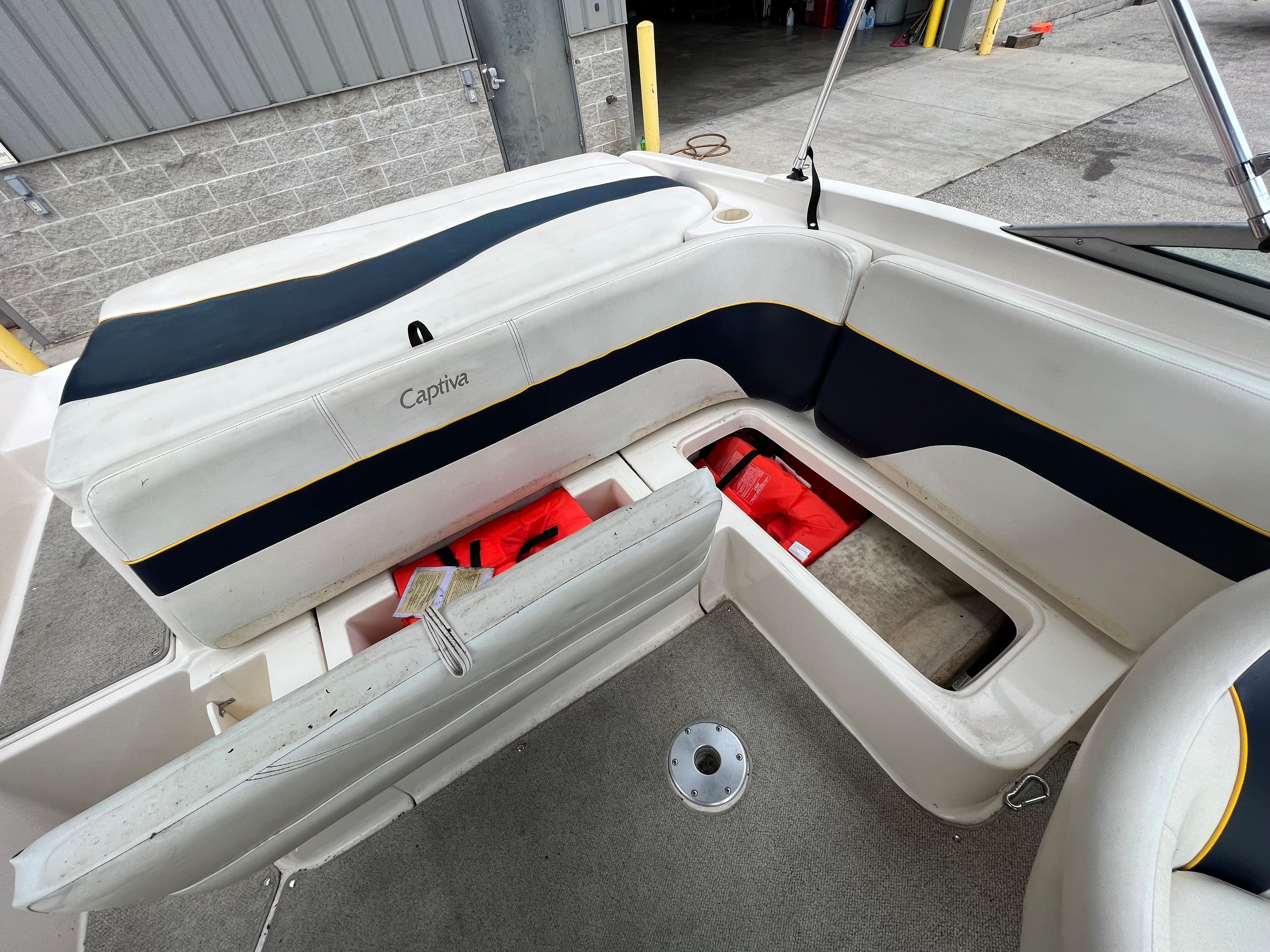 2002 Rinker 212 Captiva Bowrider Runabout for sale - YachtWorld