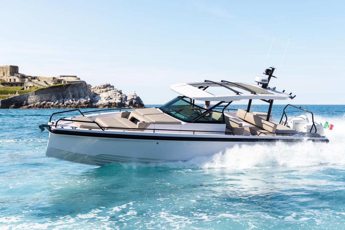 New 2024 Axopar 37 Sun Top - Florida | TopBoats