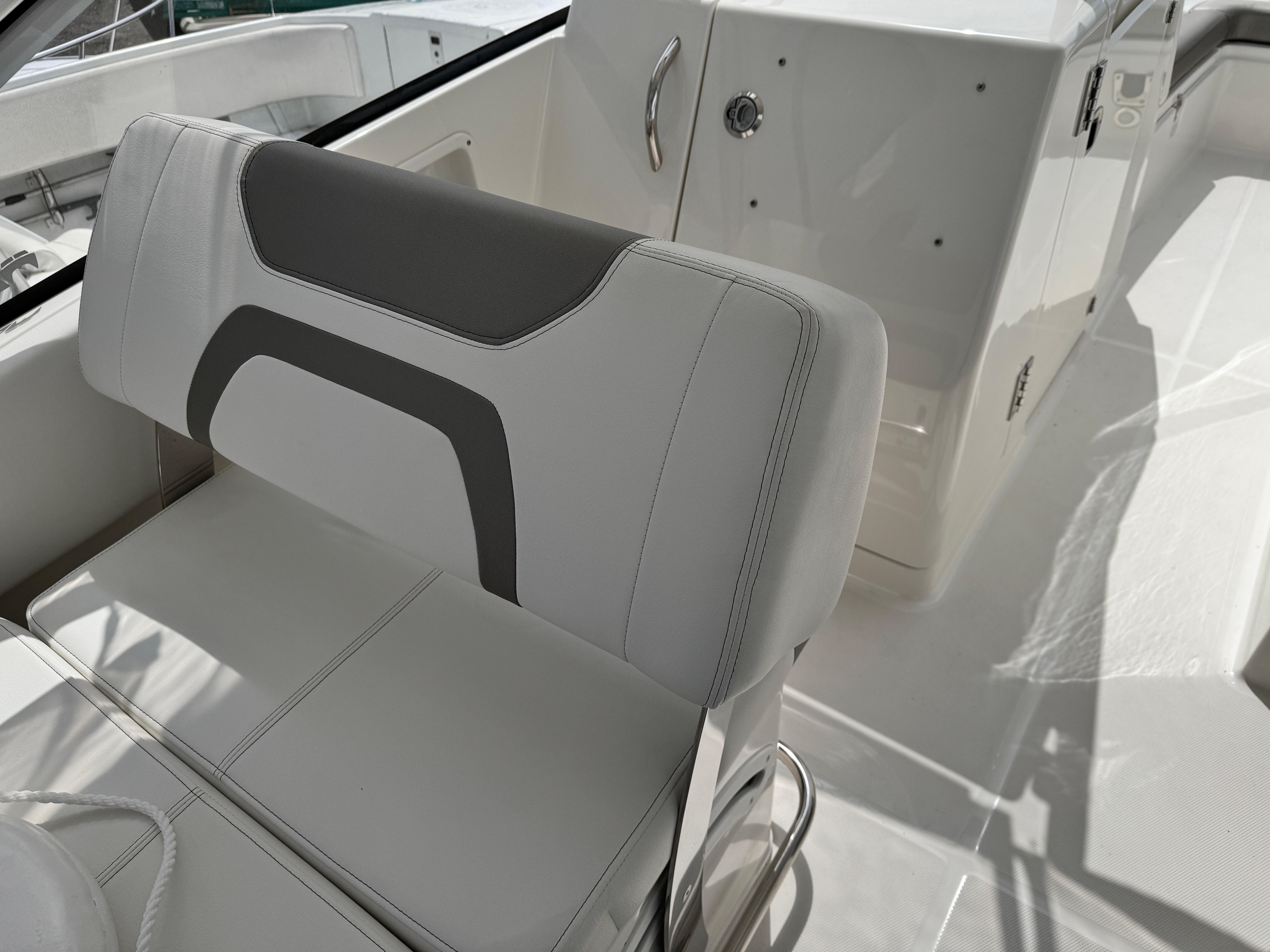 2020 World Cat 280 DC-X Power Catamaran for sale - YachtWorld