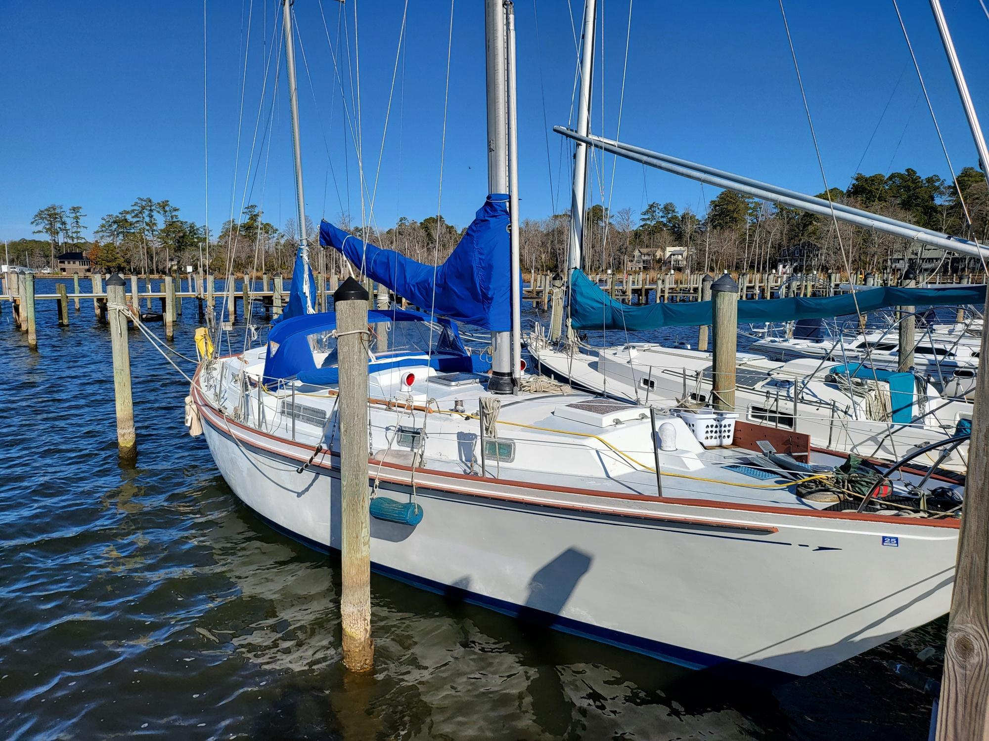 1973 Whitby 42 Center Cockpit Ketch Ketsit myytävät - YachtWorld