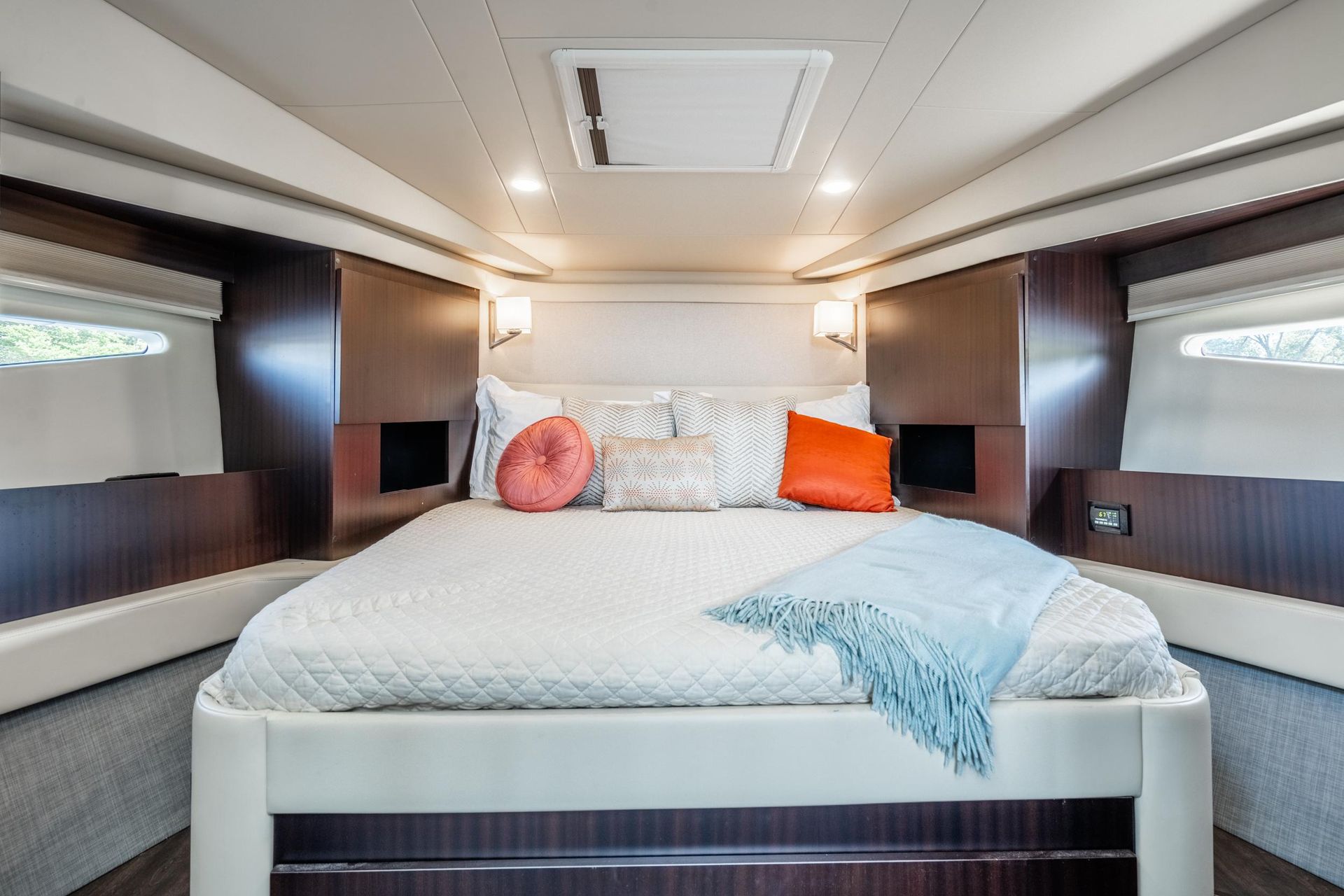 2019 Regal 42 Grande Coupe - Weber Yachts