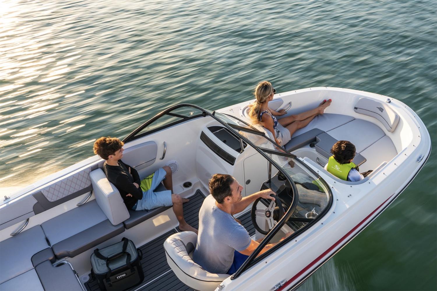 2025 Bayliner VR4 Bowrider OB Bowrider Boote Kaufen - YachtWorld