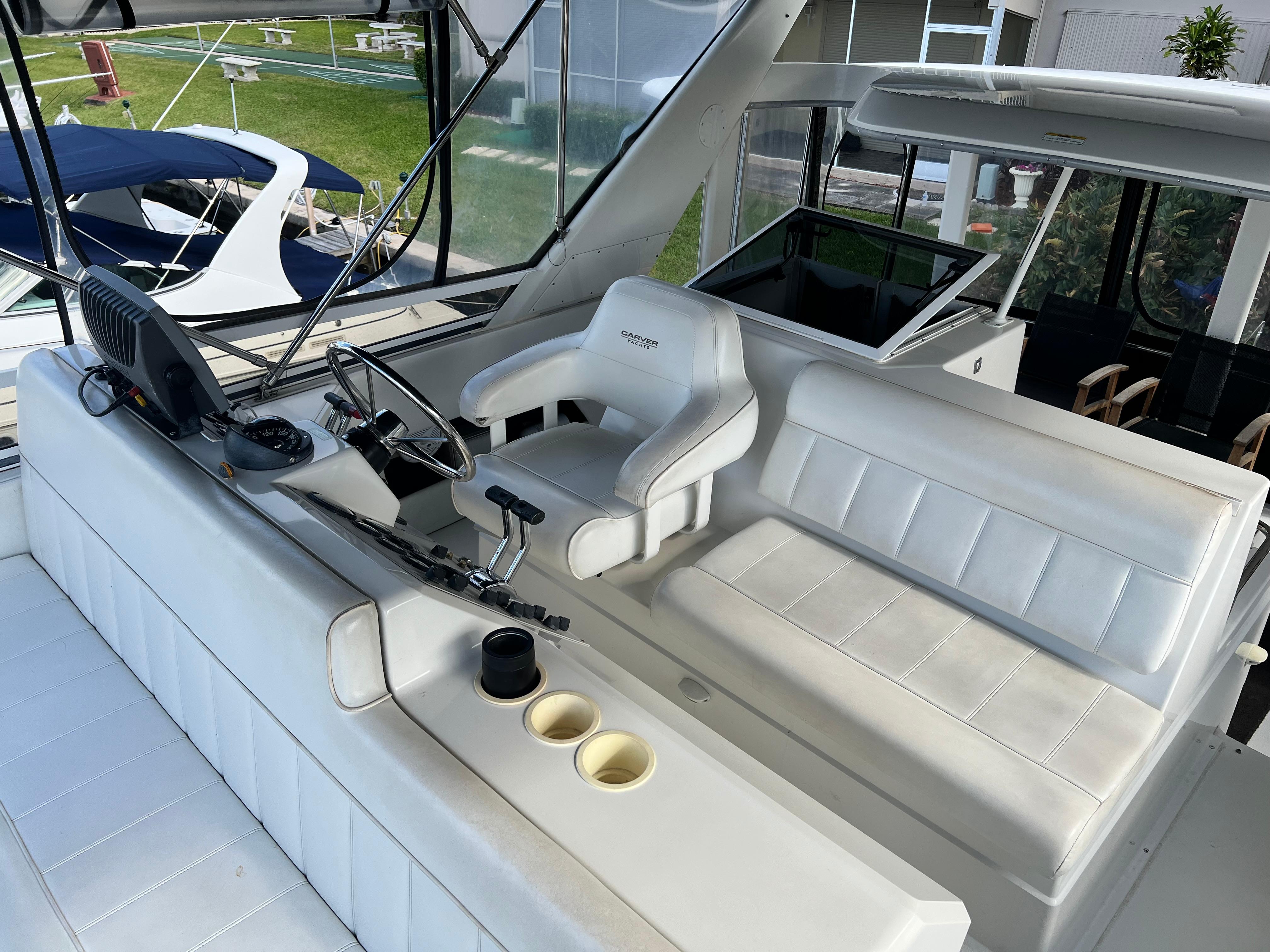 1998 Carver 405 Aft Cabin Motoryacht Bateaux à cabine arrière à vendre ...