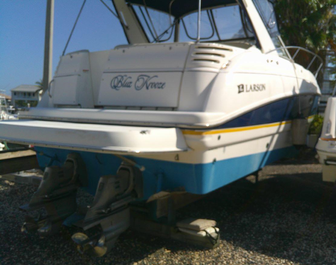 2005 Larson Cabrio 330 Express Cruiser for sale - YachtWorld