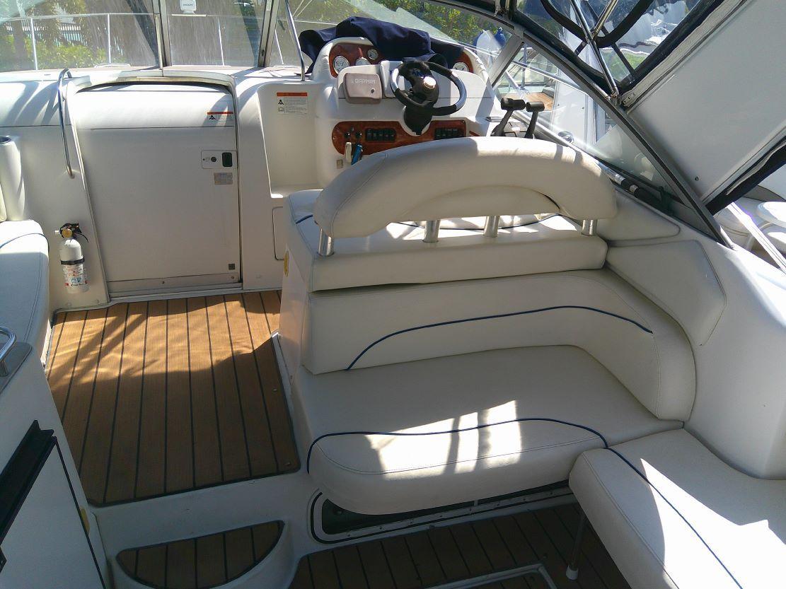 2005 Larson Cabrio 330 Express Cruiser for sale - YachtWorld