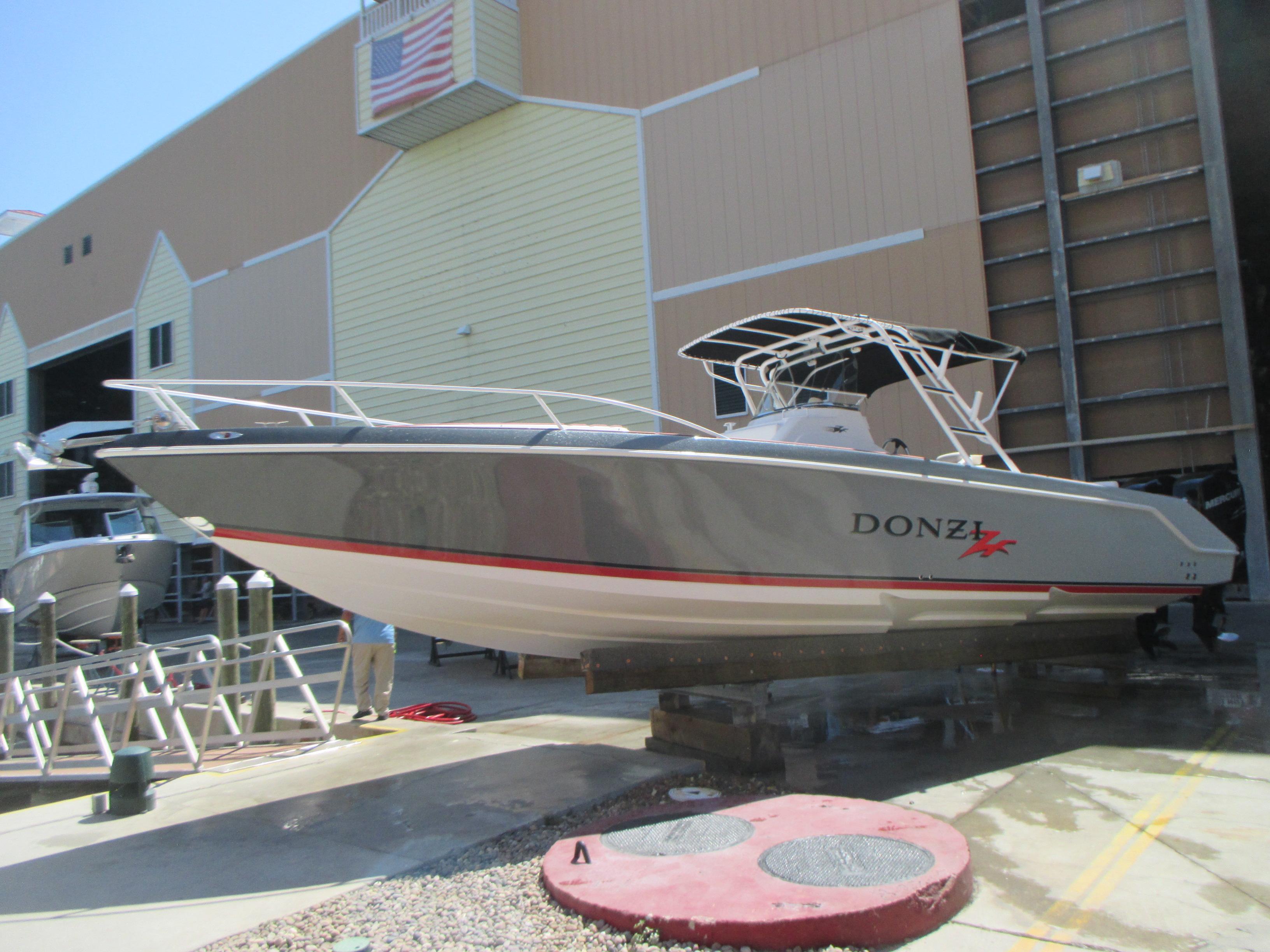 2006 Donzi Daytona ZF Cuddy Center Console for sale - YachtWorld