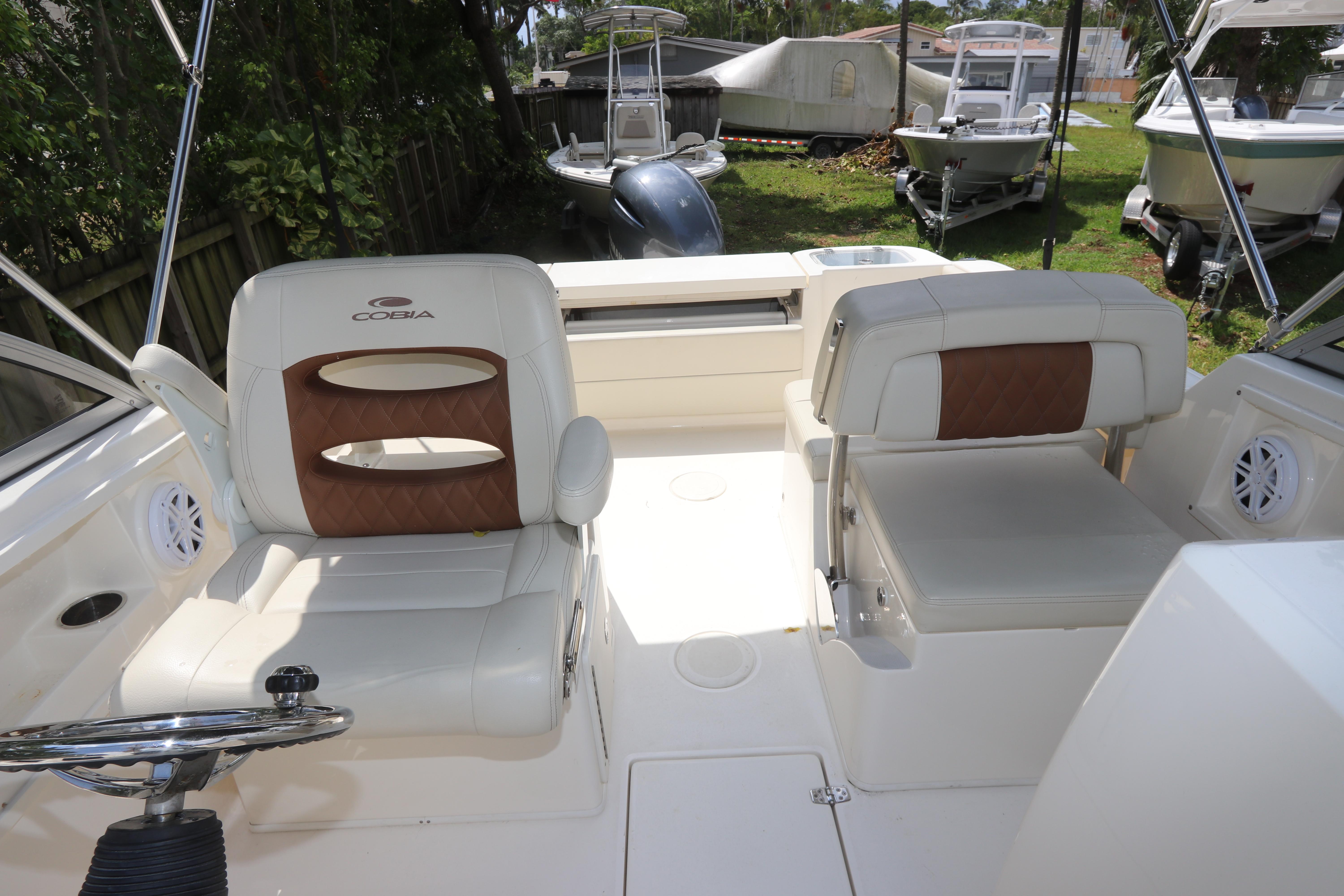 2022 Cobia 220 DC Dual Console for sale - YachtWorld