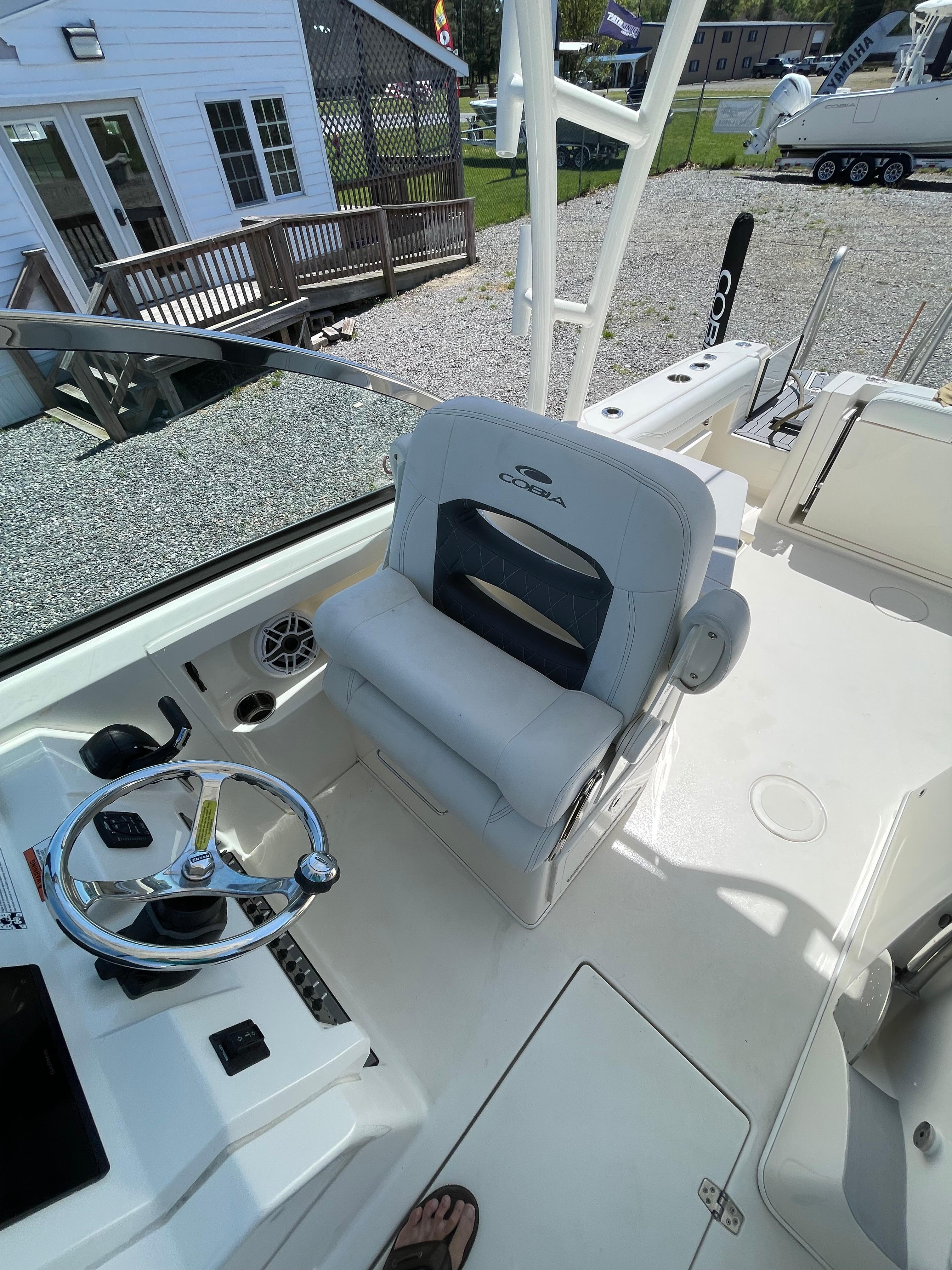 2024 Cobia 240 DC Dual Console for sale - YachtWorld