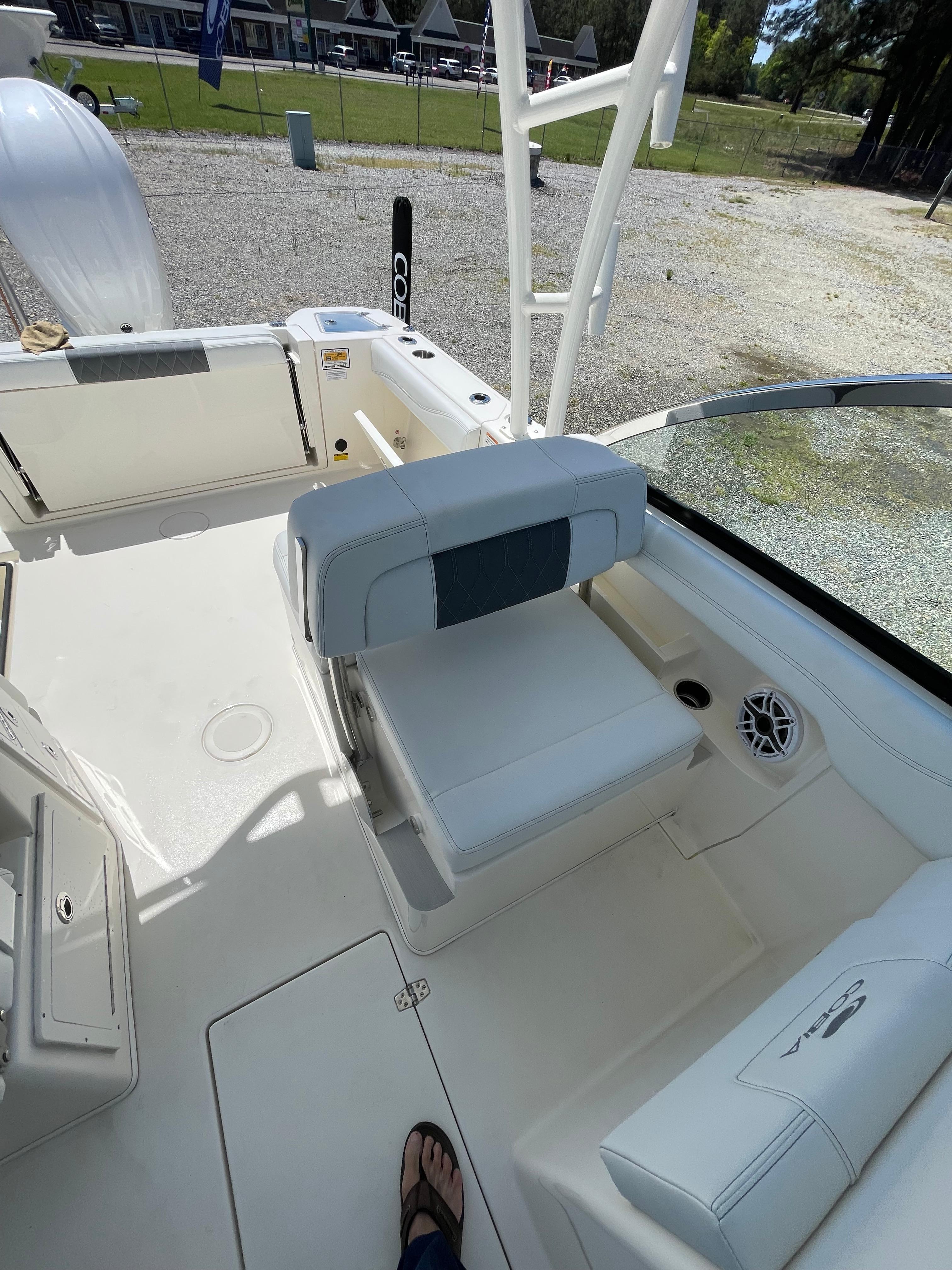 2024 Cobia 240 DC Dual Console for sale - YachtWorld