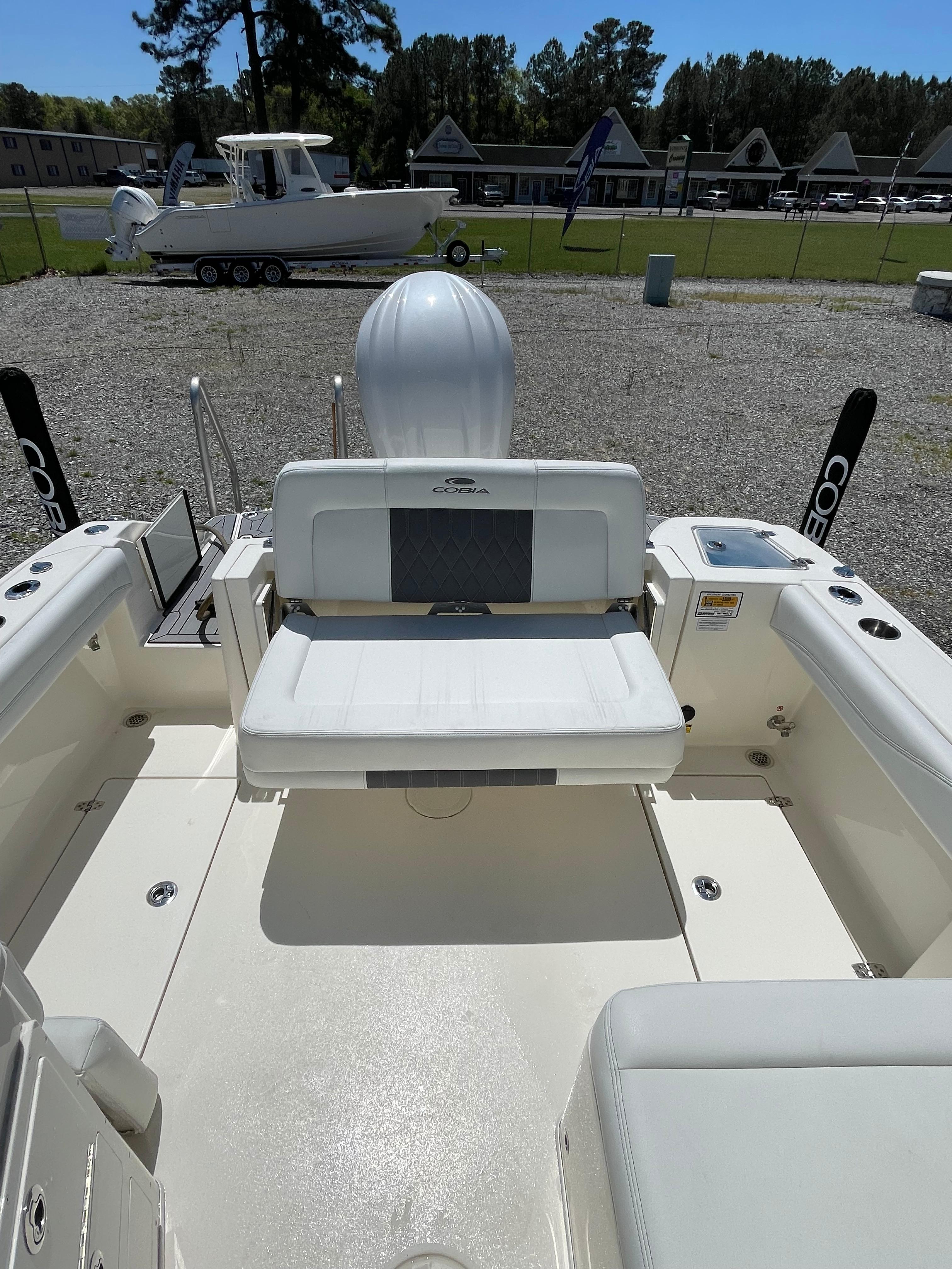 2024 Cobia 240 DC Dual Console for sale - YachtWorld