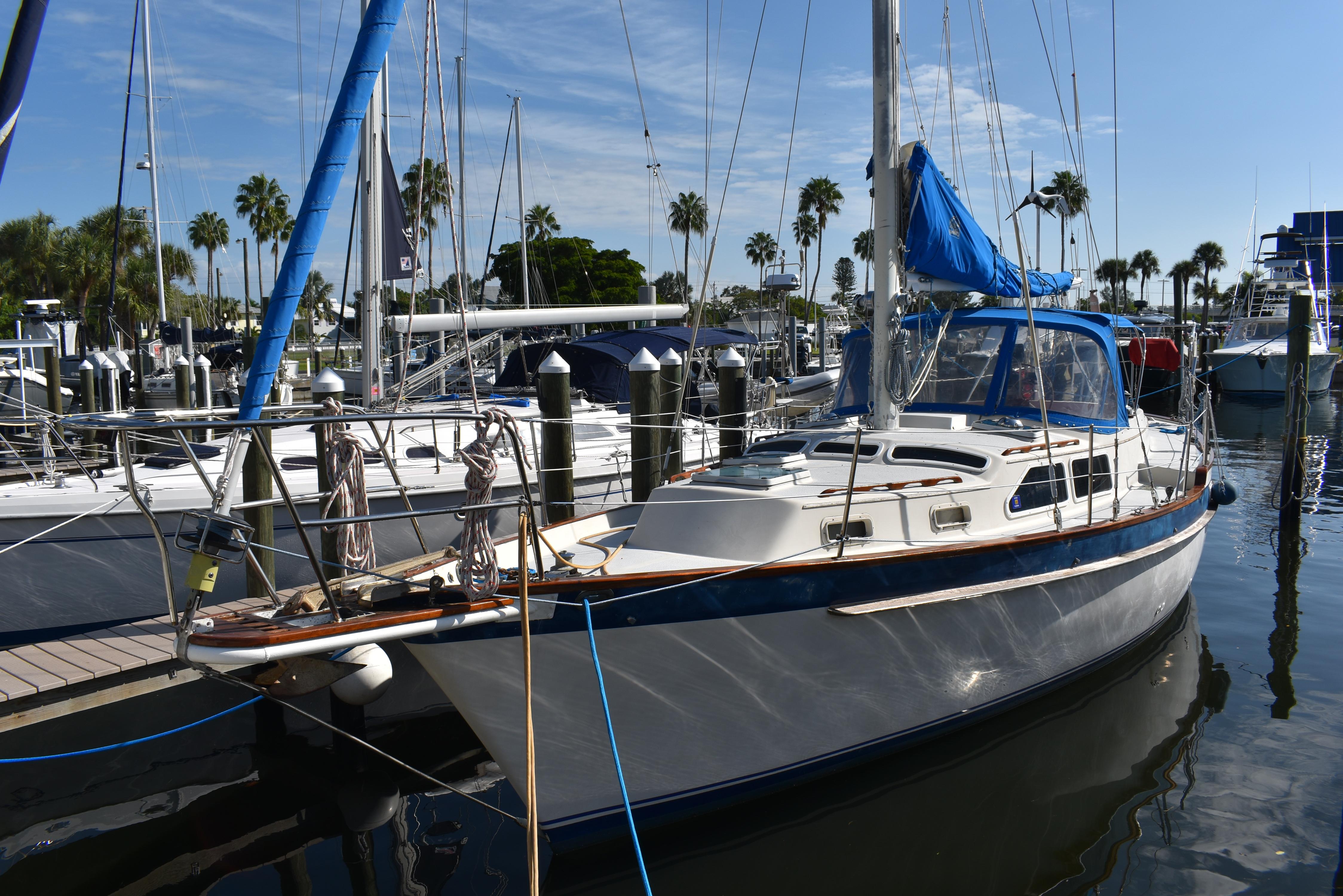 Irwin Center Cockpit Sailboats 1987