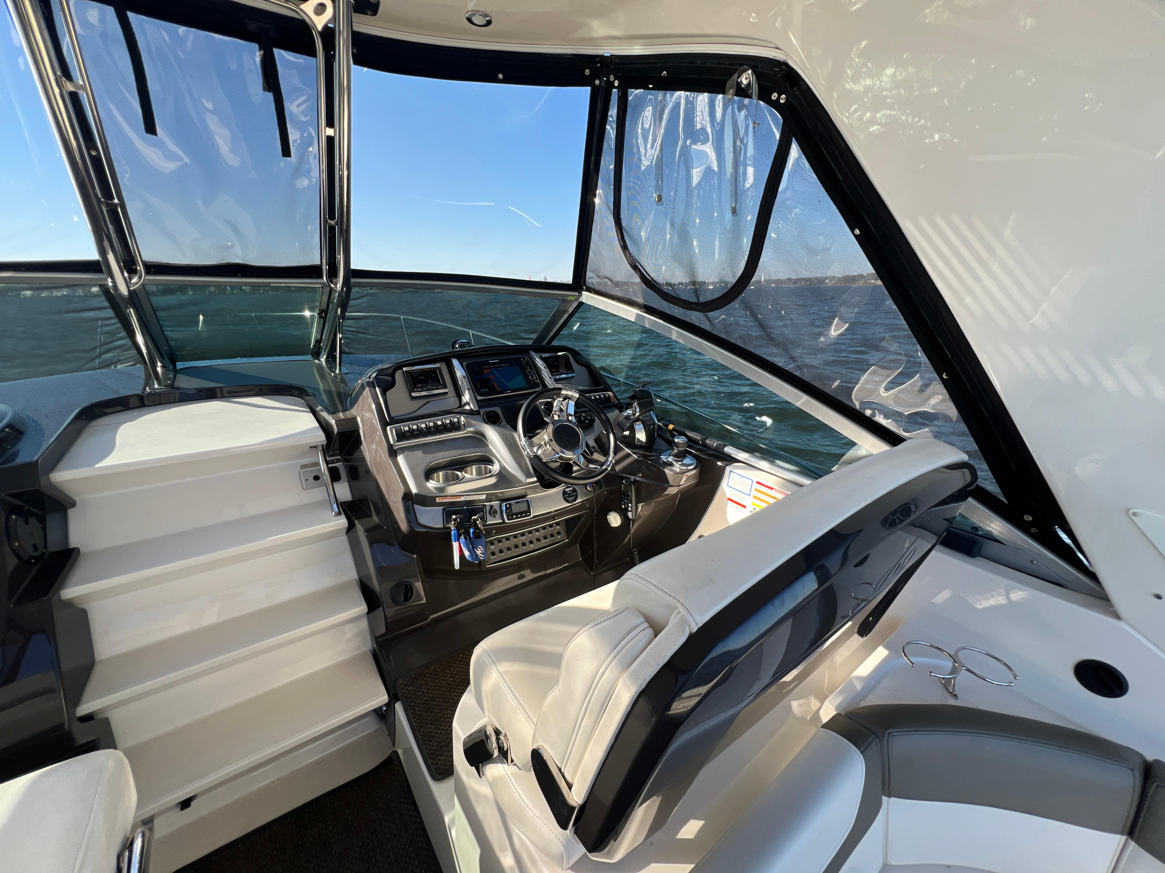 2014 Monterey 320 Sport Yacht Cruiser for sale - YachtWorld