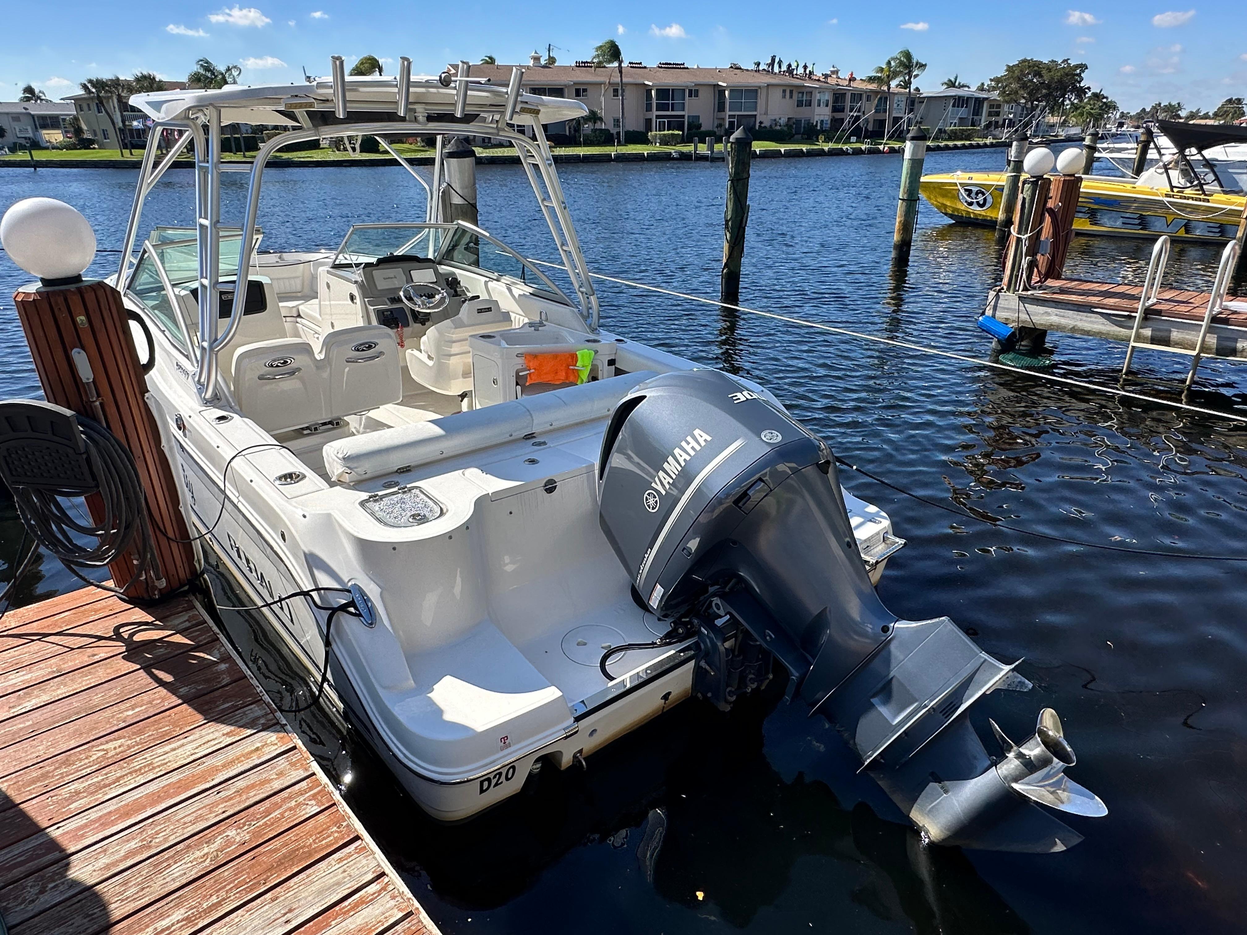 2015 Robalo R247 Dual Console Dual Console for sale - YachtWorld