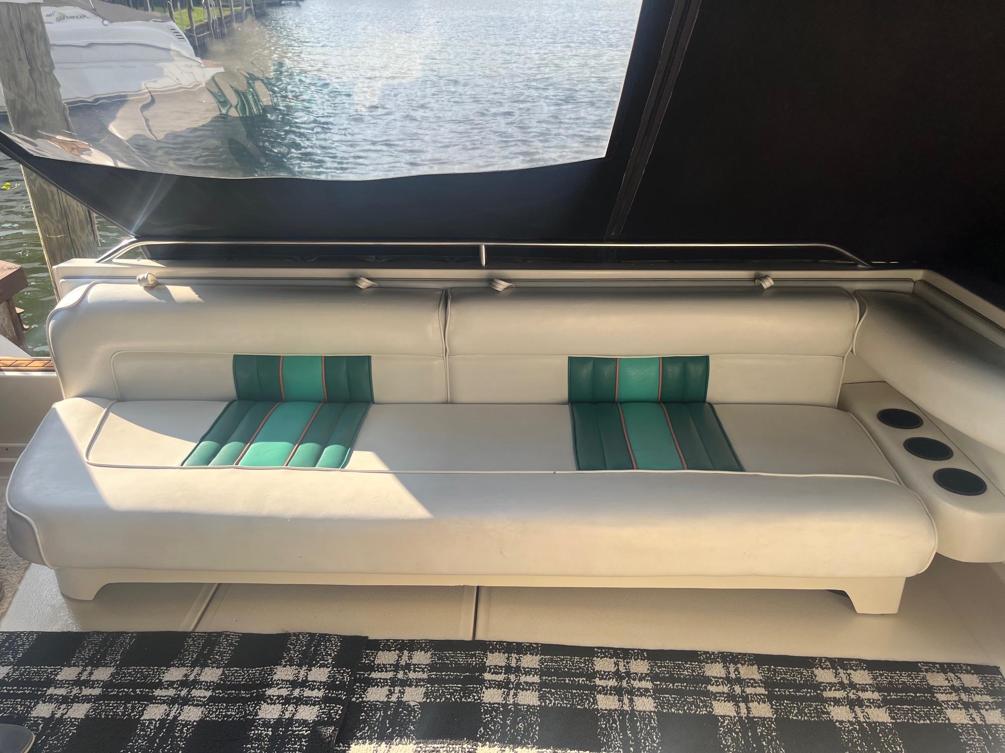 1993 Sea Ray 330 Express Cruiser Kruisers te koop- YachtWorld