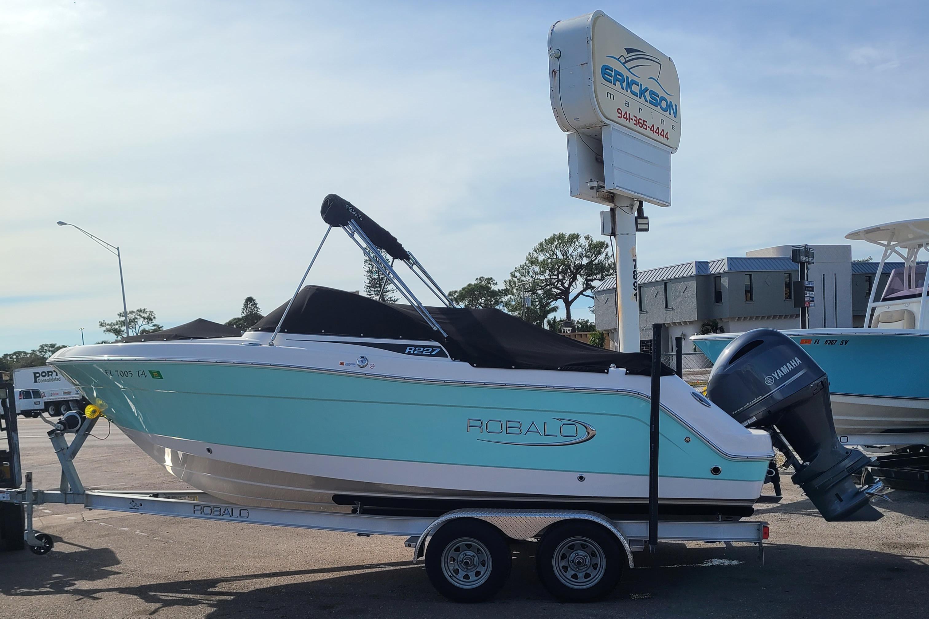 2021 Robalo 227 Dual Console Dual Console for sale - YachtWorld