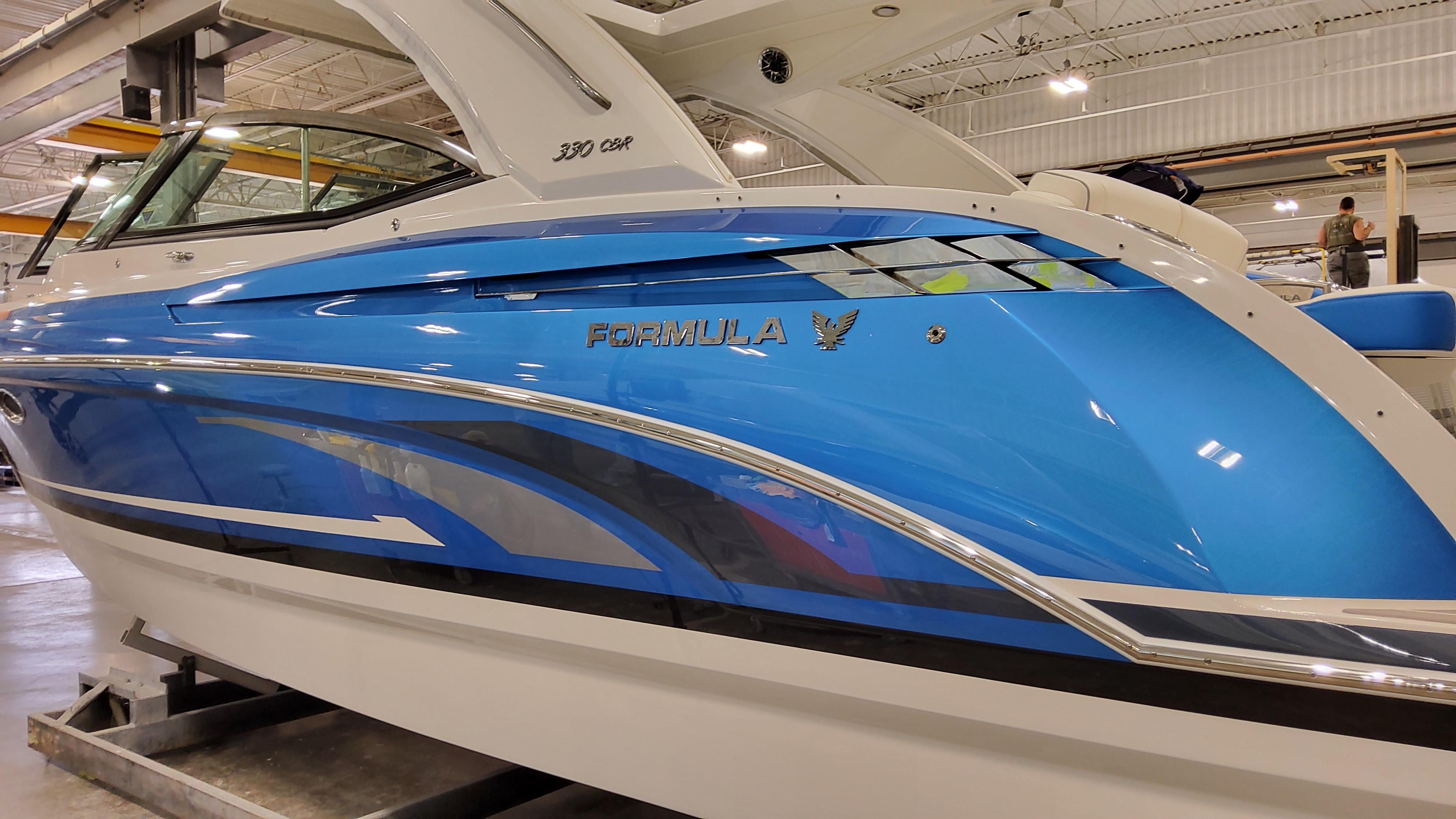 2024 Formula 330 Crossover Bowrider Express Cruiser for sale - YachtWorld