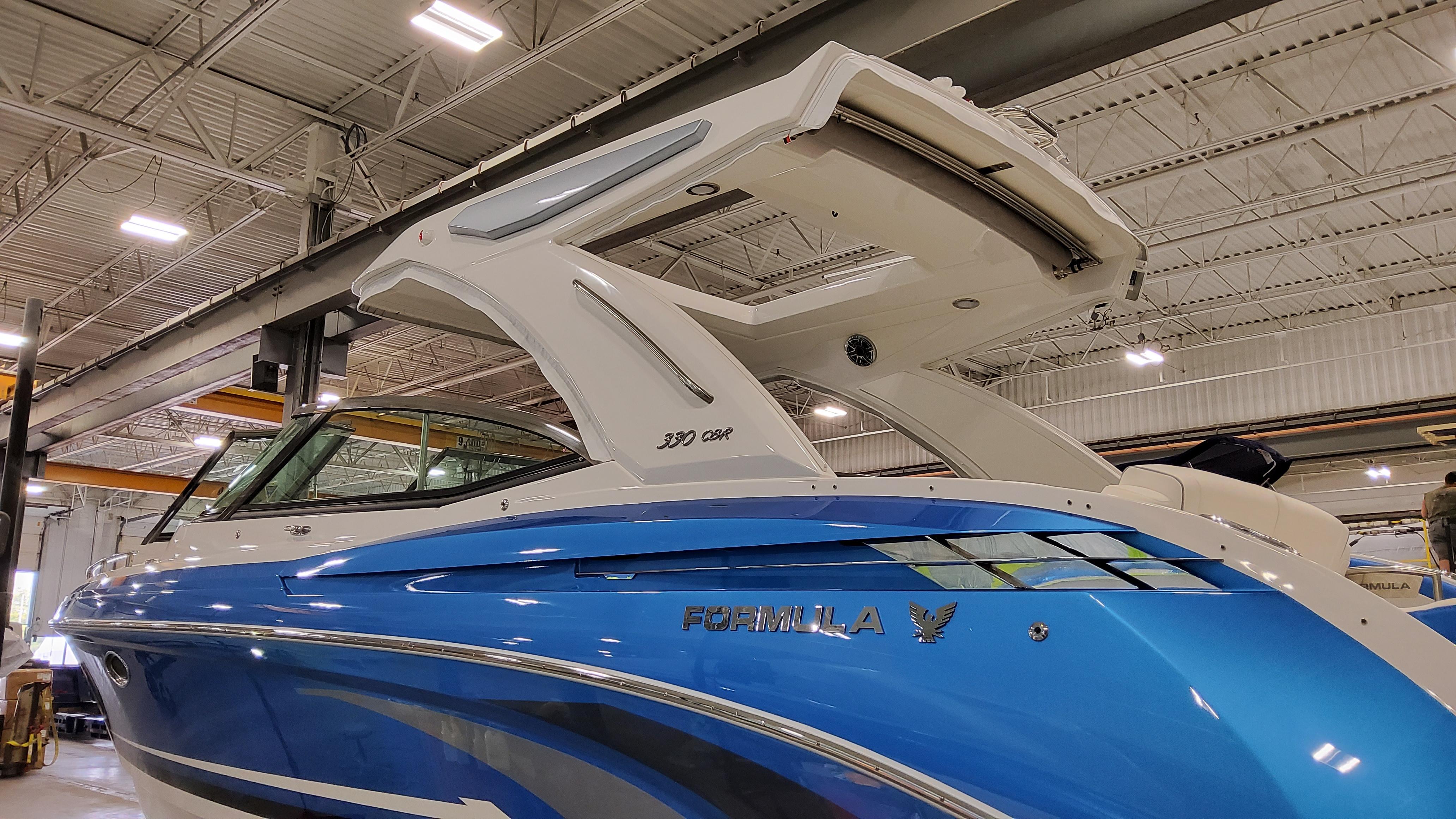 2024 Formula 330 Crossover Bowrider Express Cruiser for sale - YachtWorld