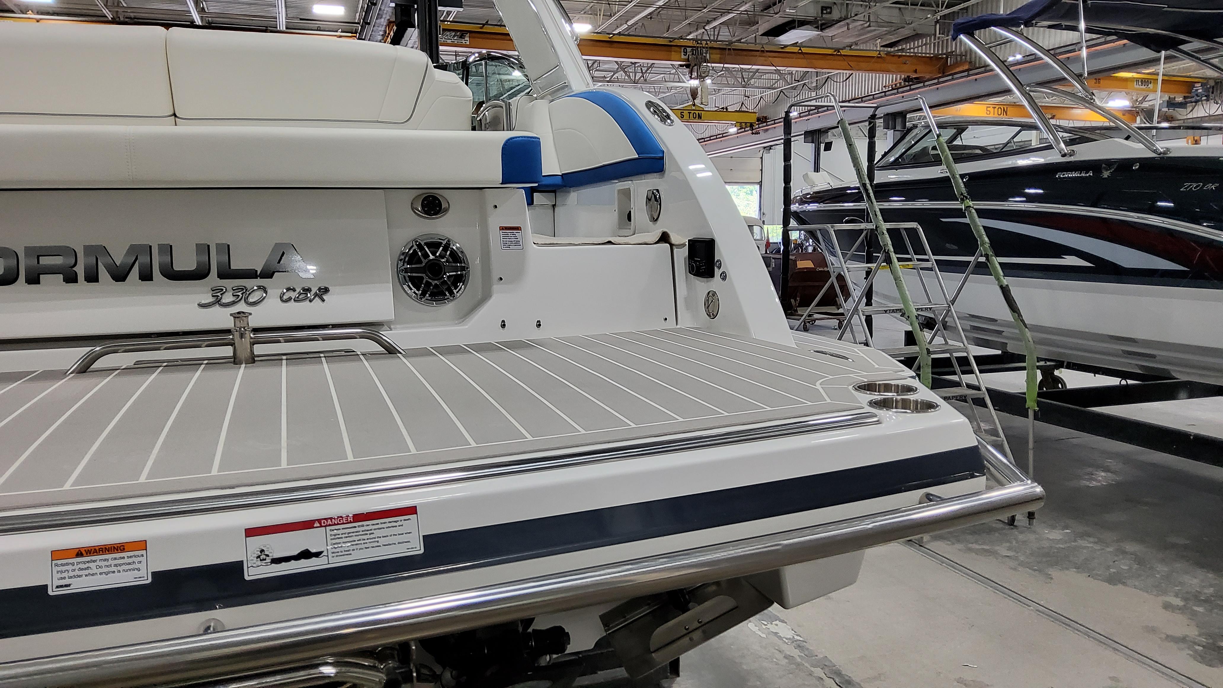 2024 Formula 330 Crossover Bowrider Express Cruiser for sale - YachtWorld