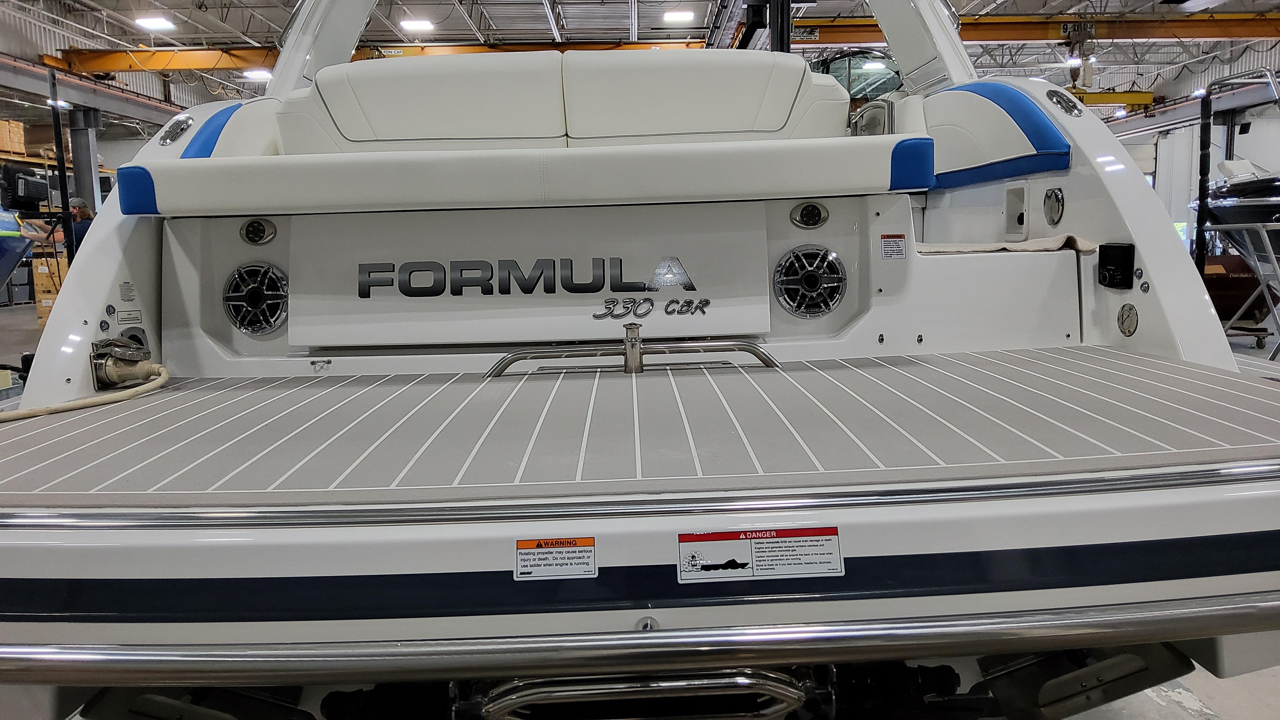 2024 Formula 330 Crossover Bowrider Express Cruiser for sale - YachtWorld