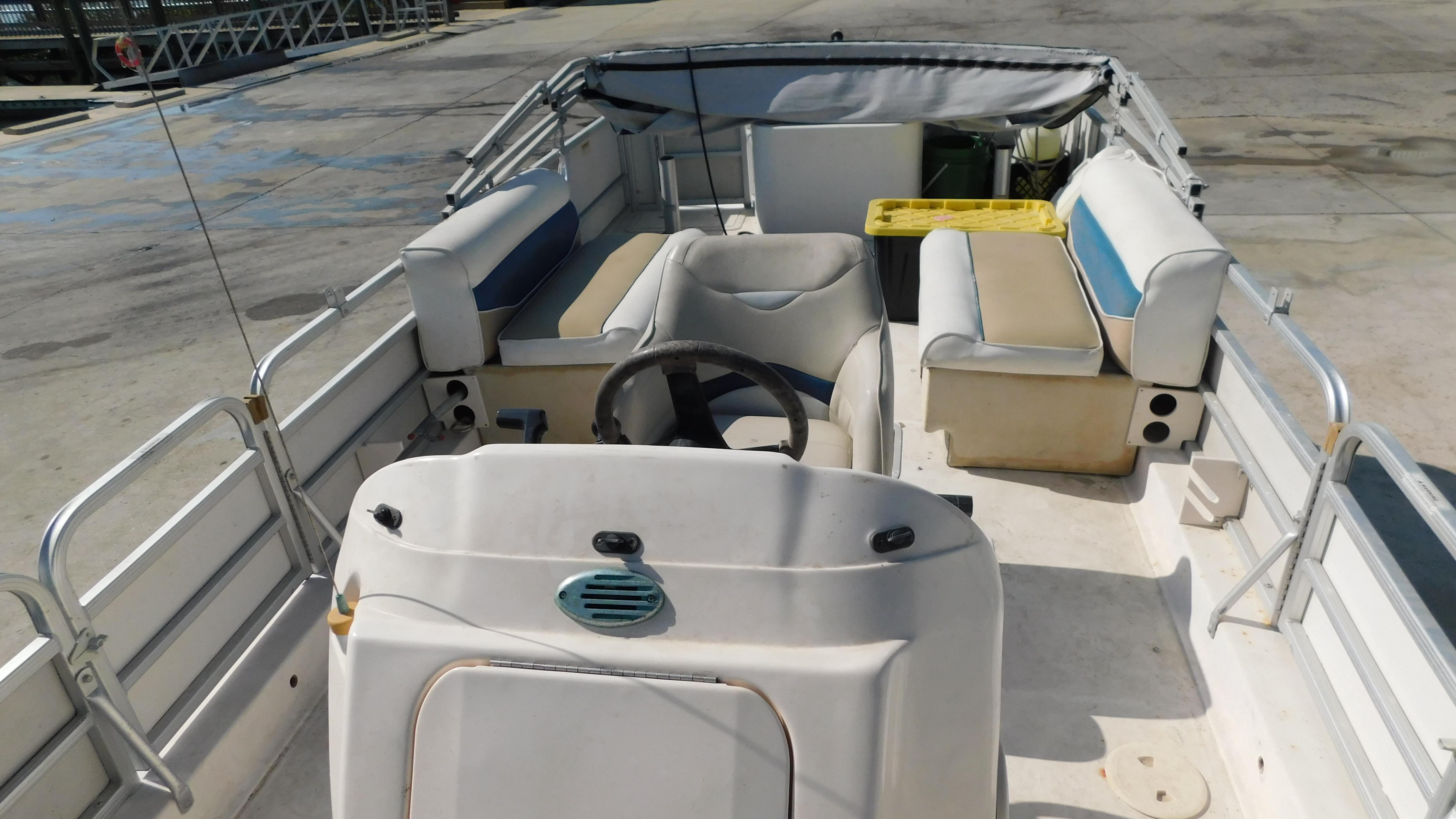 2006 Hurricane 22 Deck Boat Deck for sale - YachtWorld