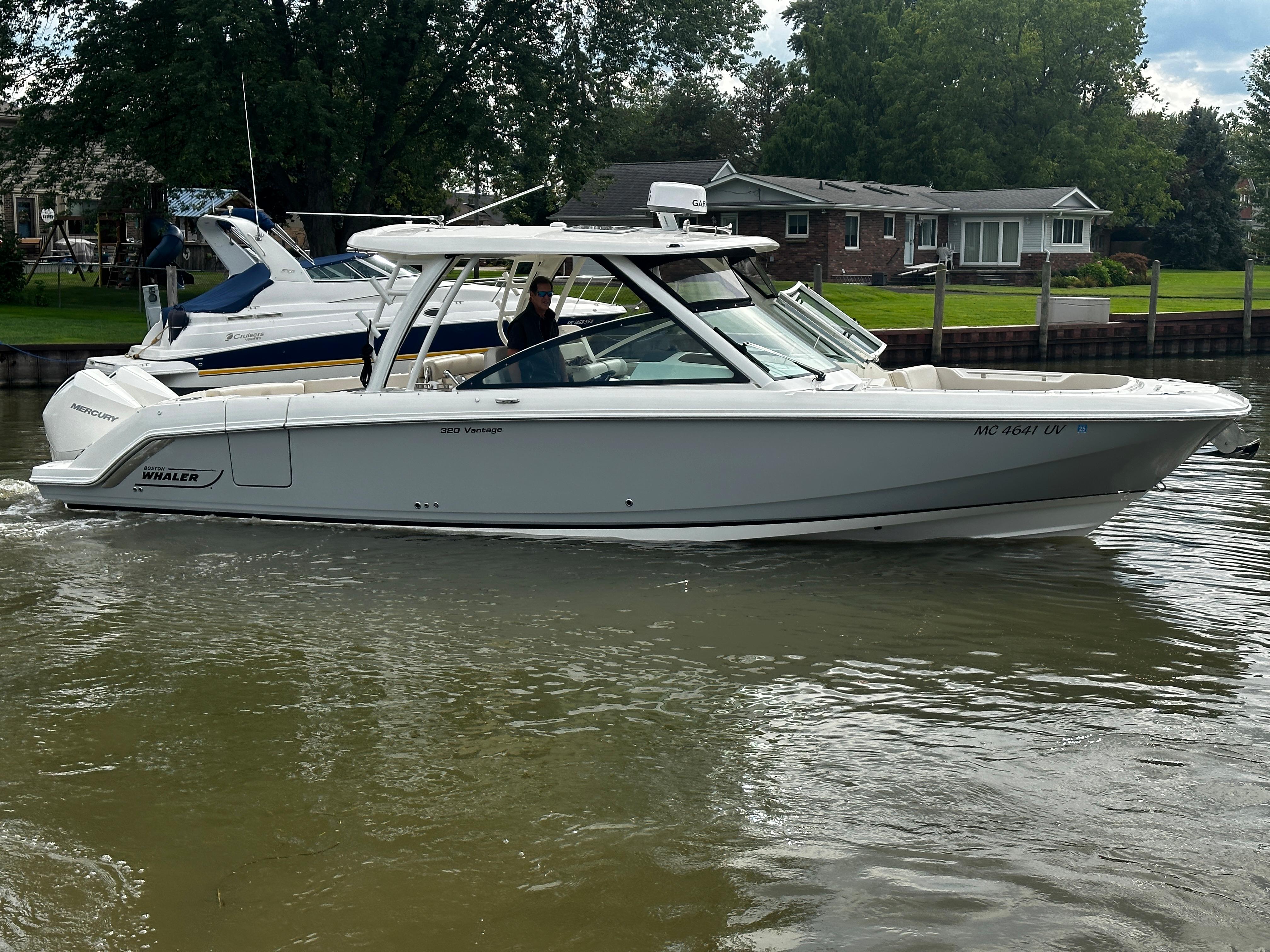 2023 Boston Whaler 320 Vantage Dual Console for sale - YachtWorld