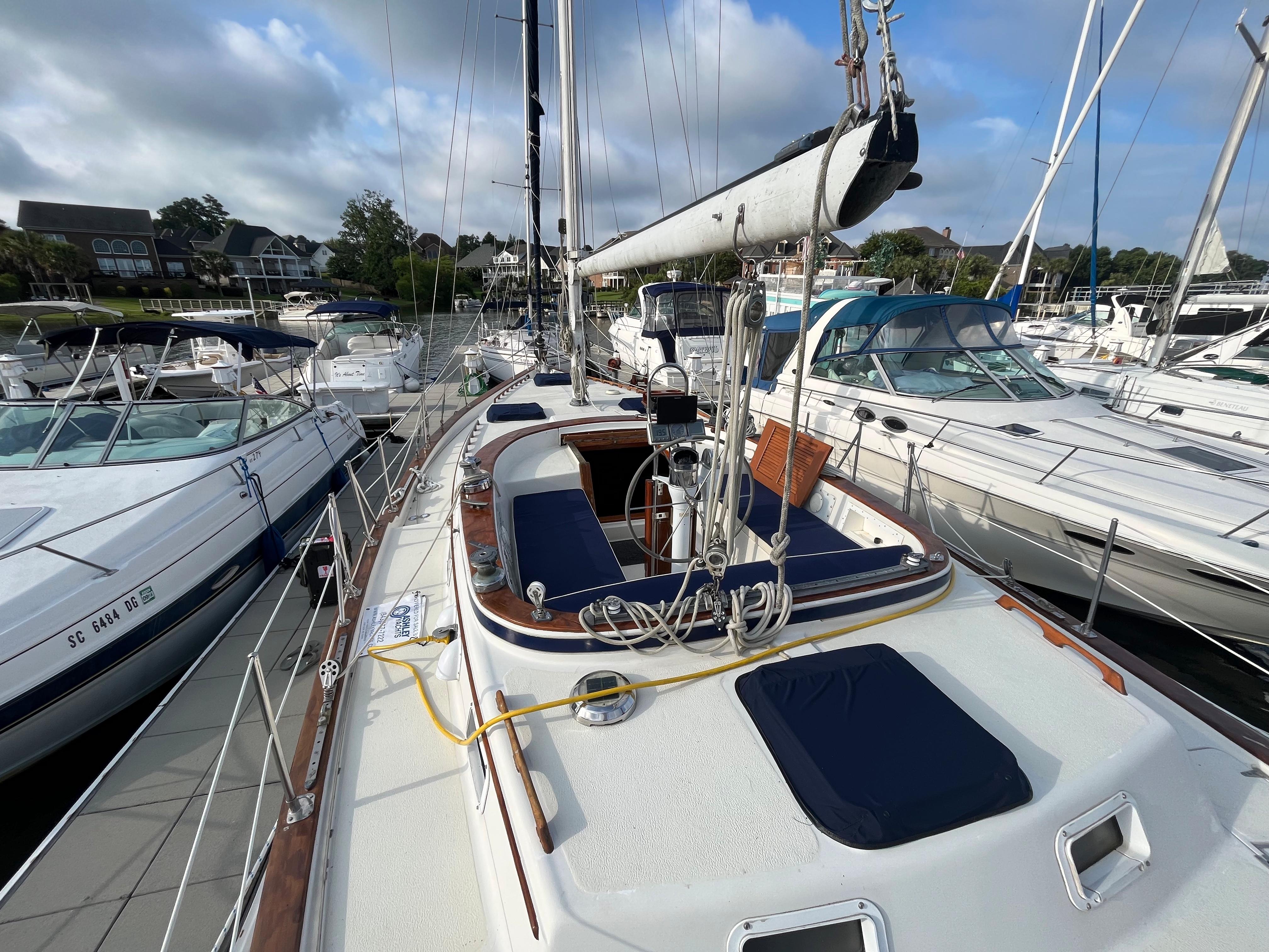 1981 Endeavour 40 Sloop Centre Cockpit for sale - YachtWorld