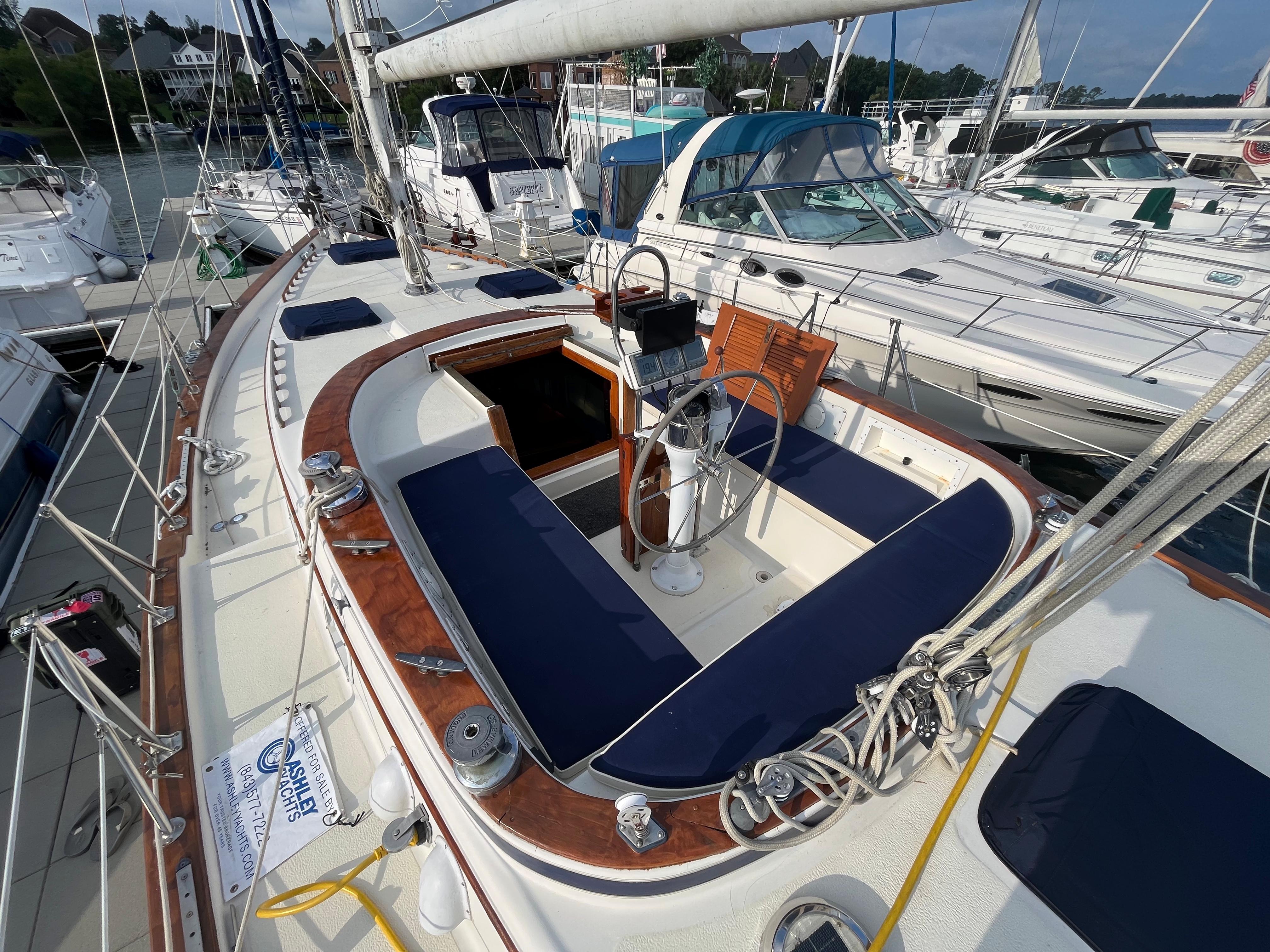 1981 Endeavour 40 Sloop Centre Cockpit for sale - YachtWorld