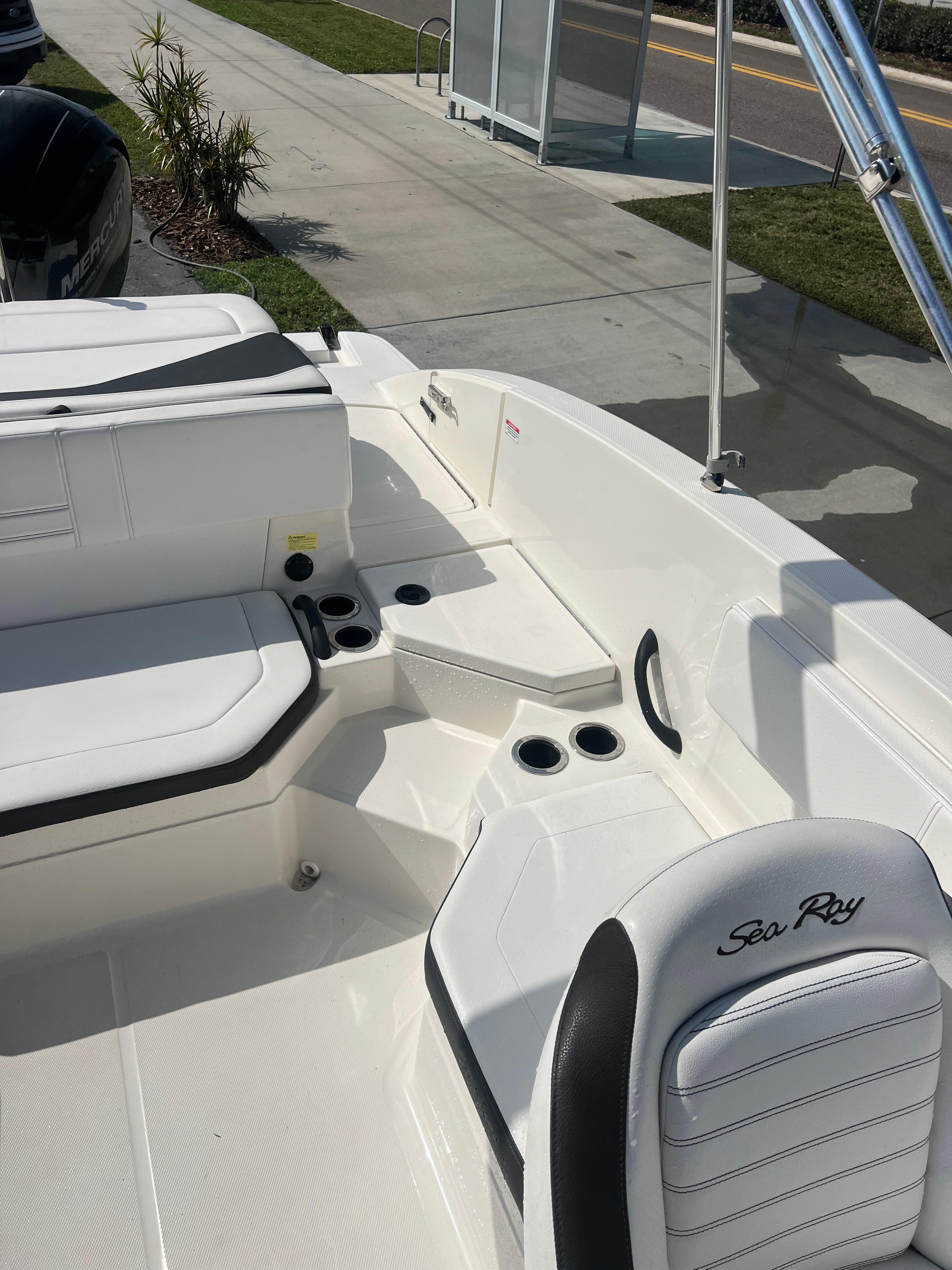 2019 Sea Ray 210 SPX Bowrider for sale - YachtWorld