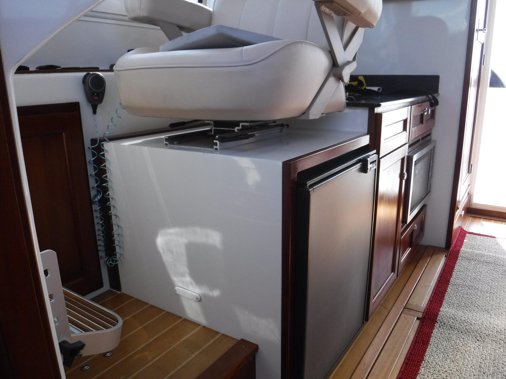 2012 Crusader Boats outboard cruiser Convertible for sale - YachtWorld