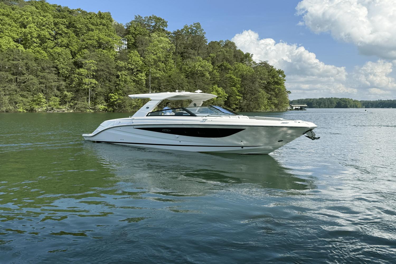 2025 Sea Ray SLX 400 Sports Cruiser for sale - YachtWorld