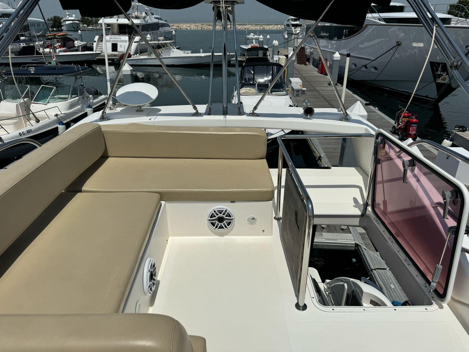 2012 Azimut 40 FLY Flybridge for sale - YachtWorld