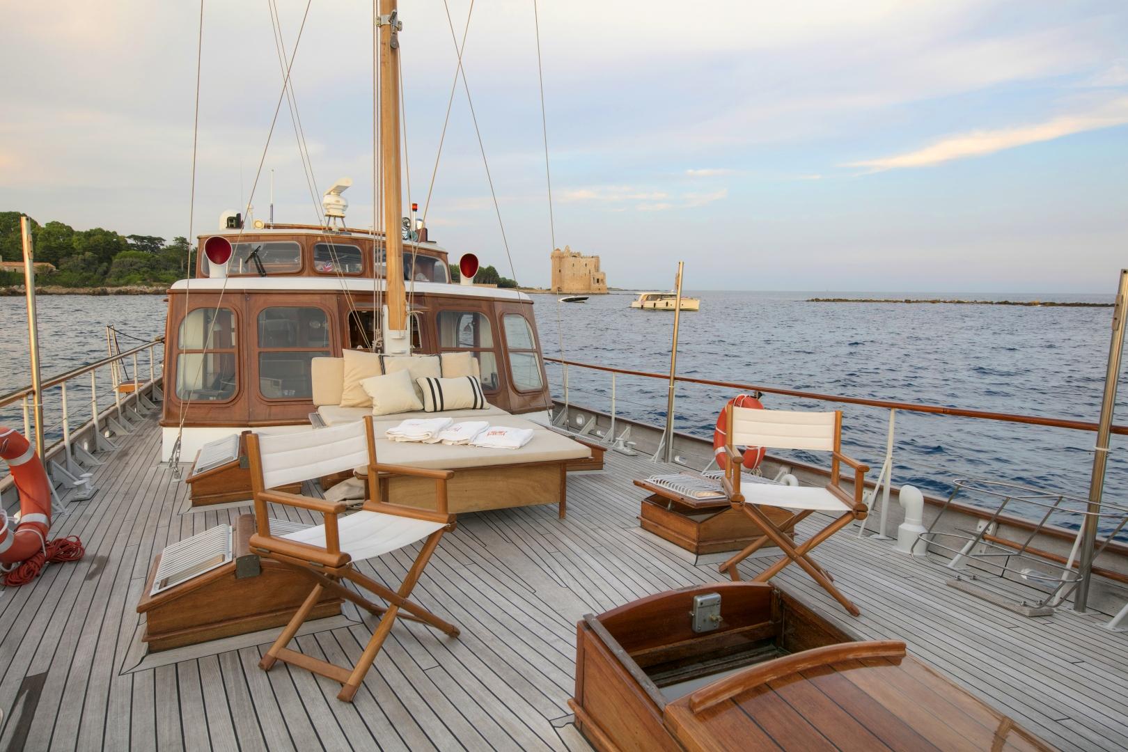 ATALANTA J Antique and Classic Feadship for sale - YachtWorld