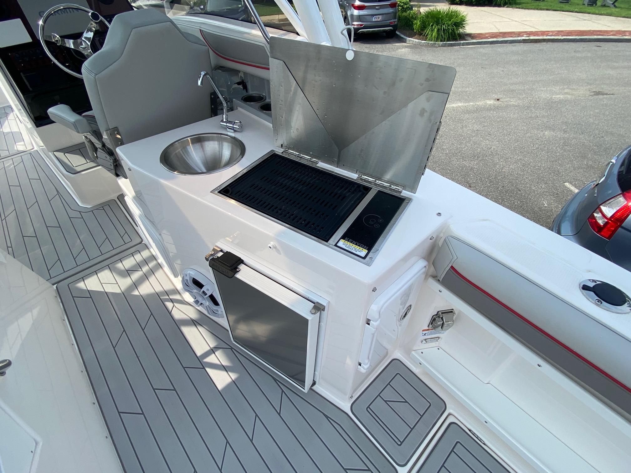 2024 Solara S-250 DC Dual Console for sale - YachtWorld