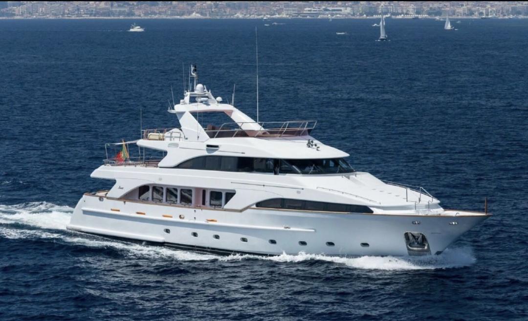 Benetti 115 Classic Usado en Lucca - Cosas de Barcos