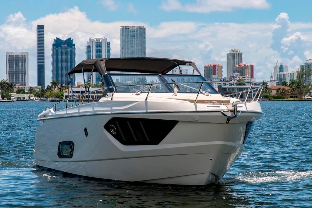 2015 Absolute 40 STL Express Cruiser for sale - YachtWorld
