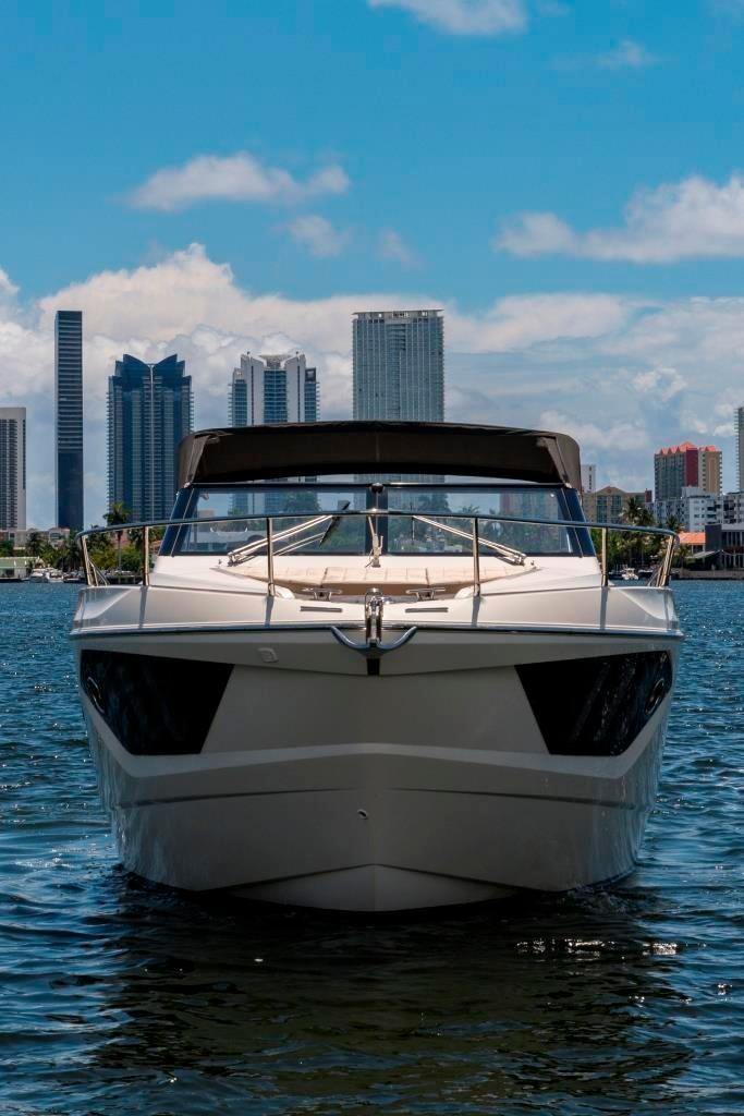 2015 Absolute 40 STL Express Cruiser for sale - YachtWorld