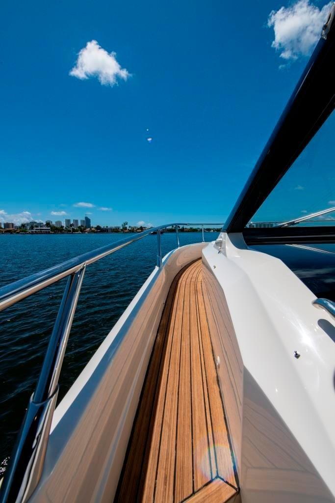 2015 Absolute 40 STL Express Cruiser for sale - YachtWorld