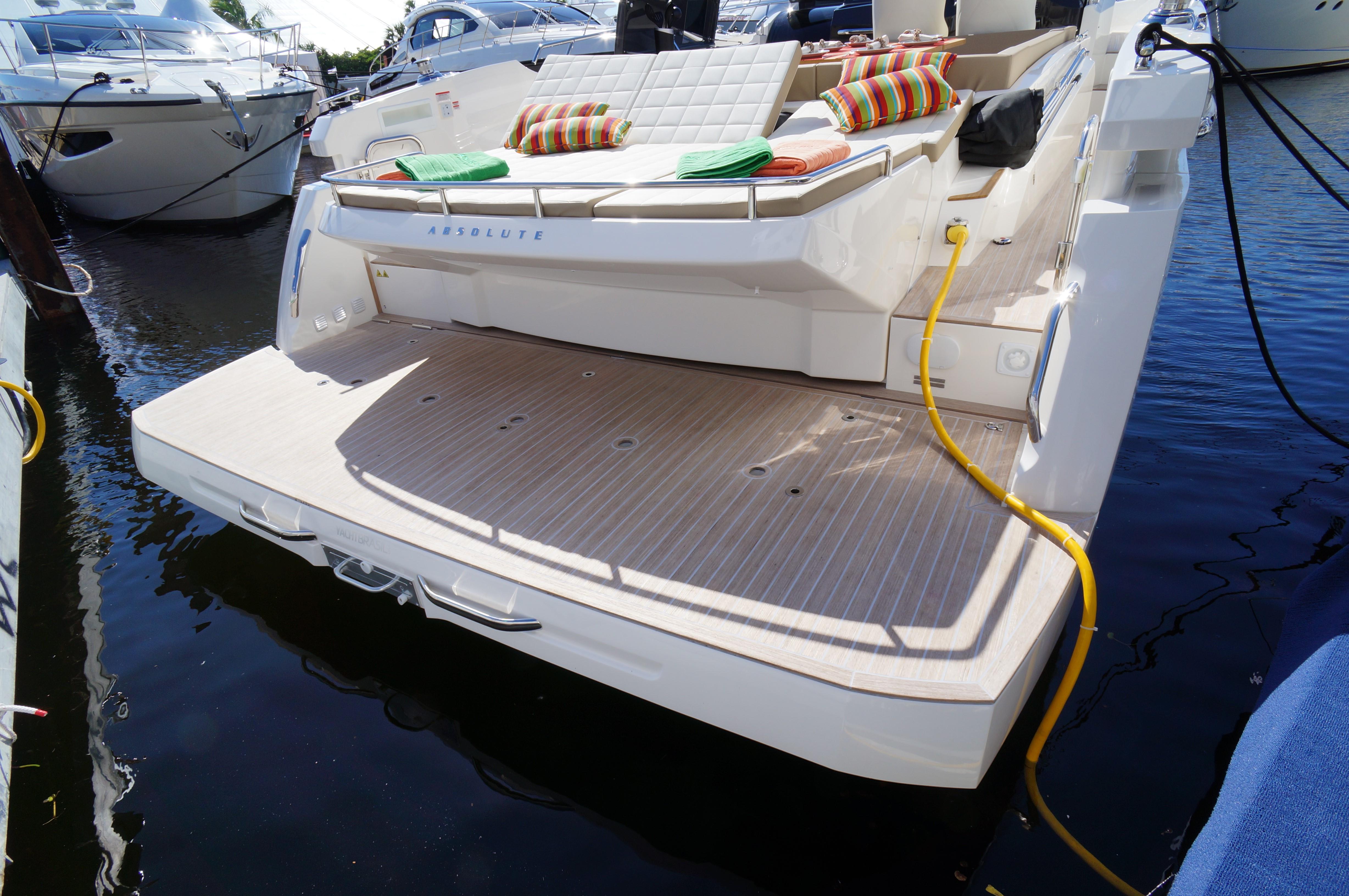 2015 Absolute 40 STL Express Cruiser for sale - YachtWorld
