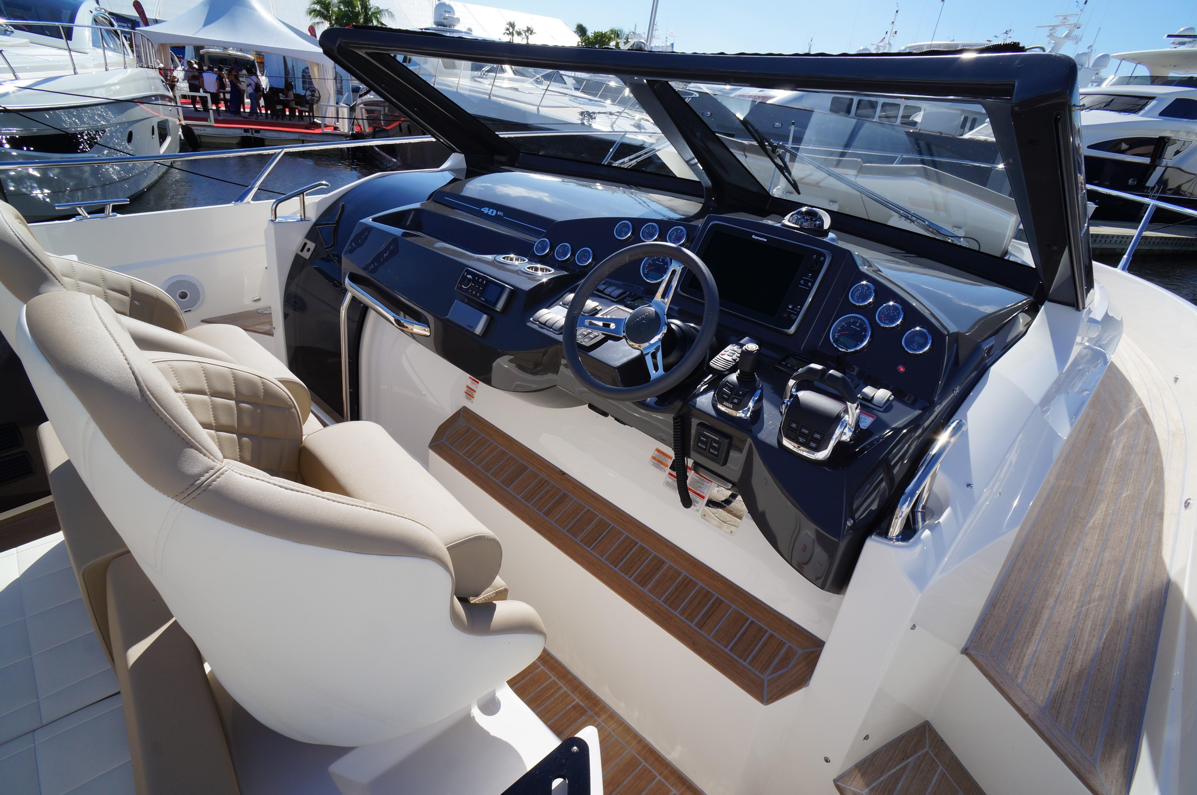 2015 Absolute 40 STL Express Cruiser for sale - YachtWorld