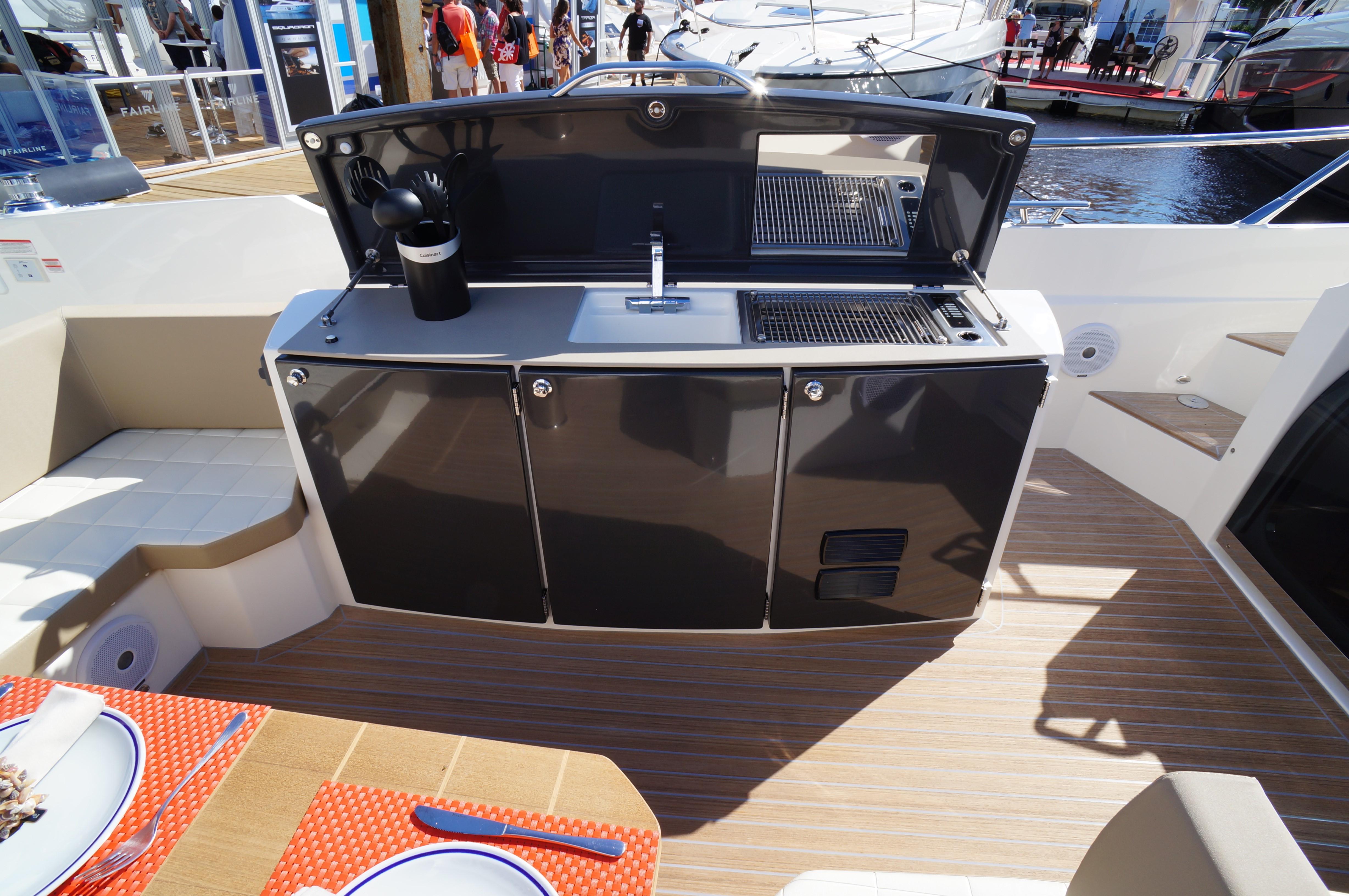 2015 Absolute 40 STL Express Cruiser for sale - YachtWorld