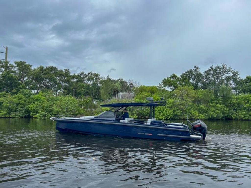 BRABUS Shadow 1000 ST Nuevo en Florida - Cosas de Barcos